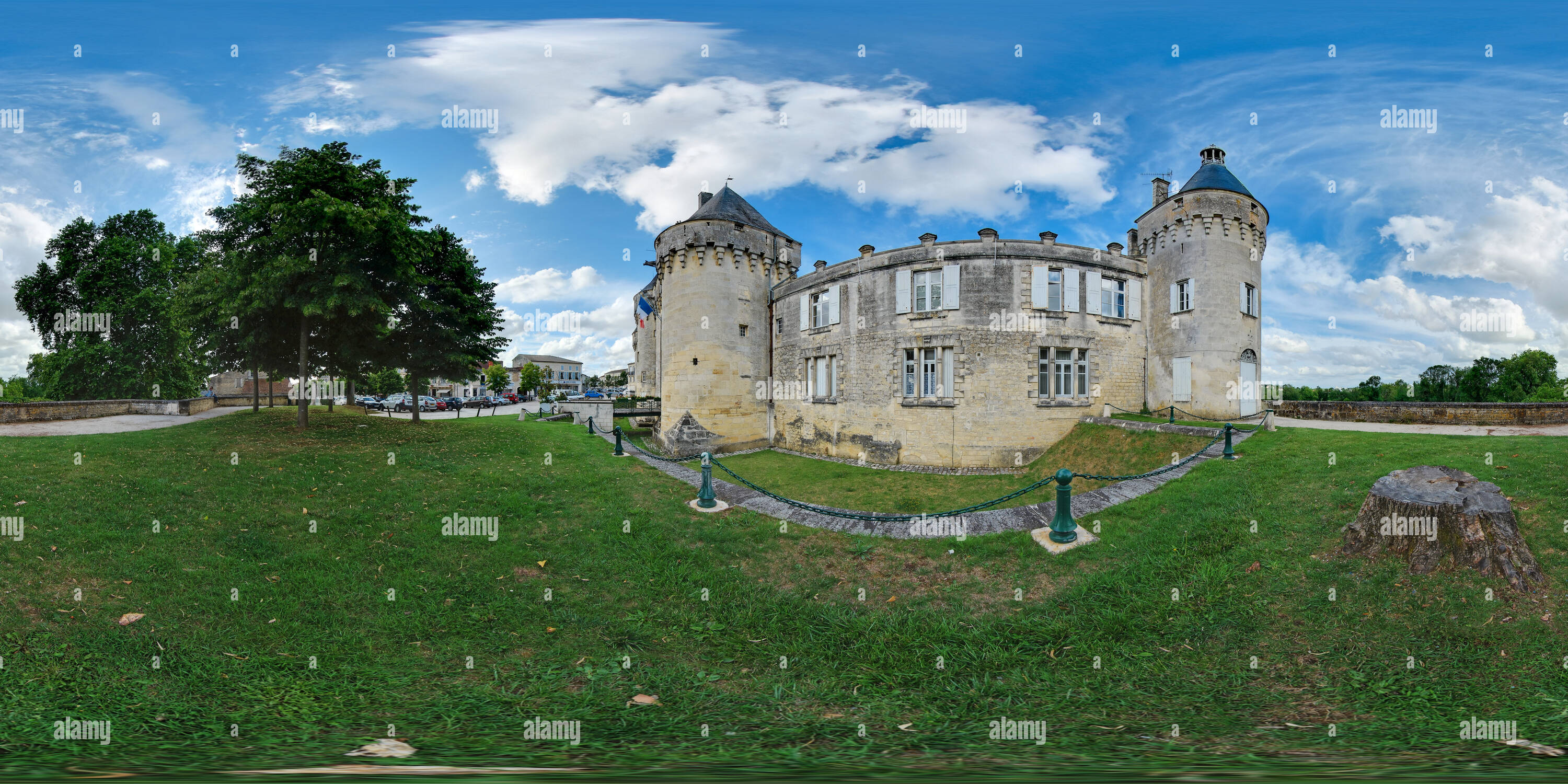 Jonzac hi-res stock photography and images - Alamy