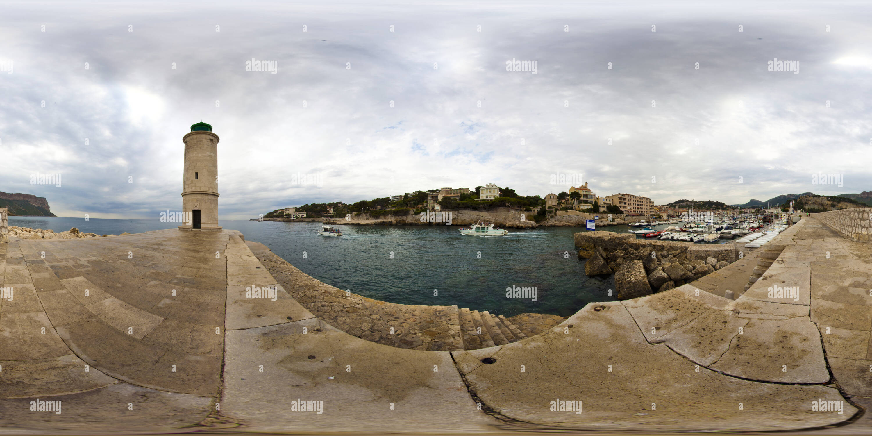Cassis pier hi-res stock photography and images - Alamy