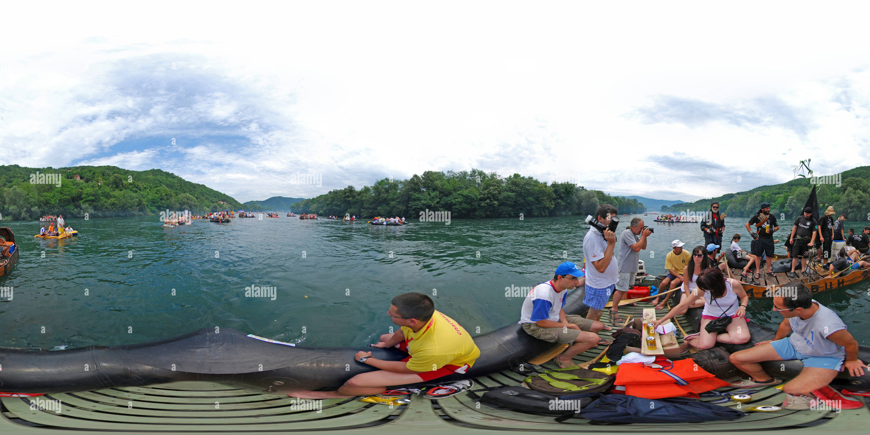 360° view of Gusari iz Lađevaca na Drinskoj regati 2011 - Alamy