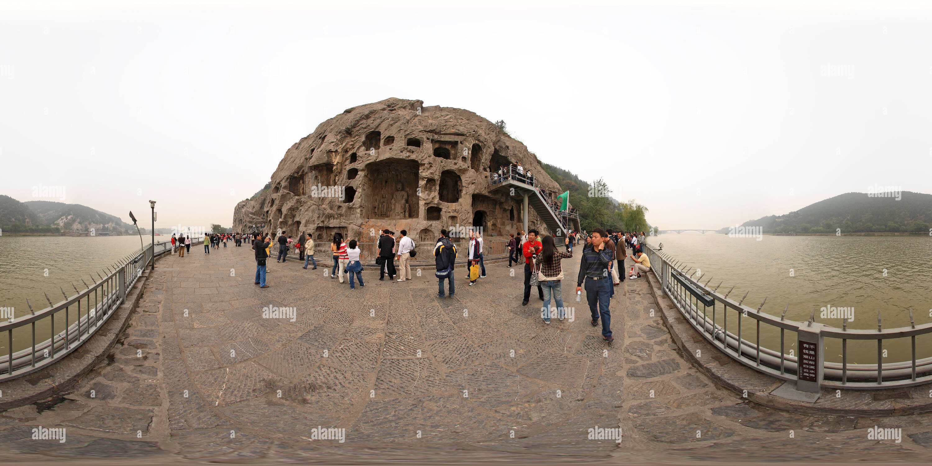360° view of Luoyang Longmen Grottoes Queen Creek Landscape-2 - Alamy