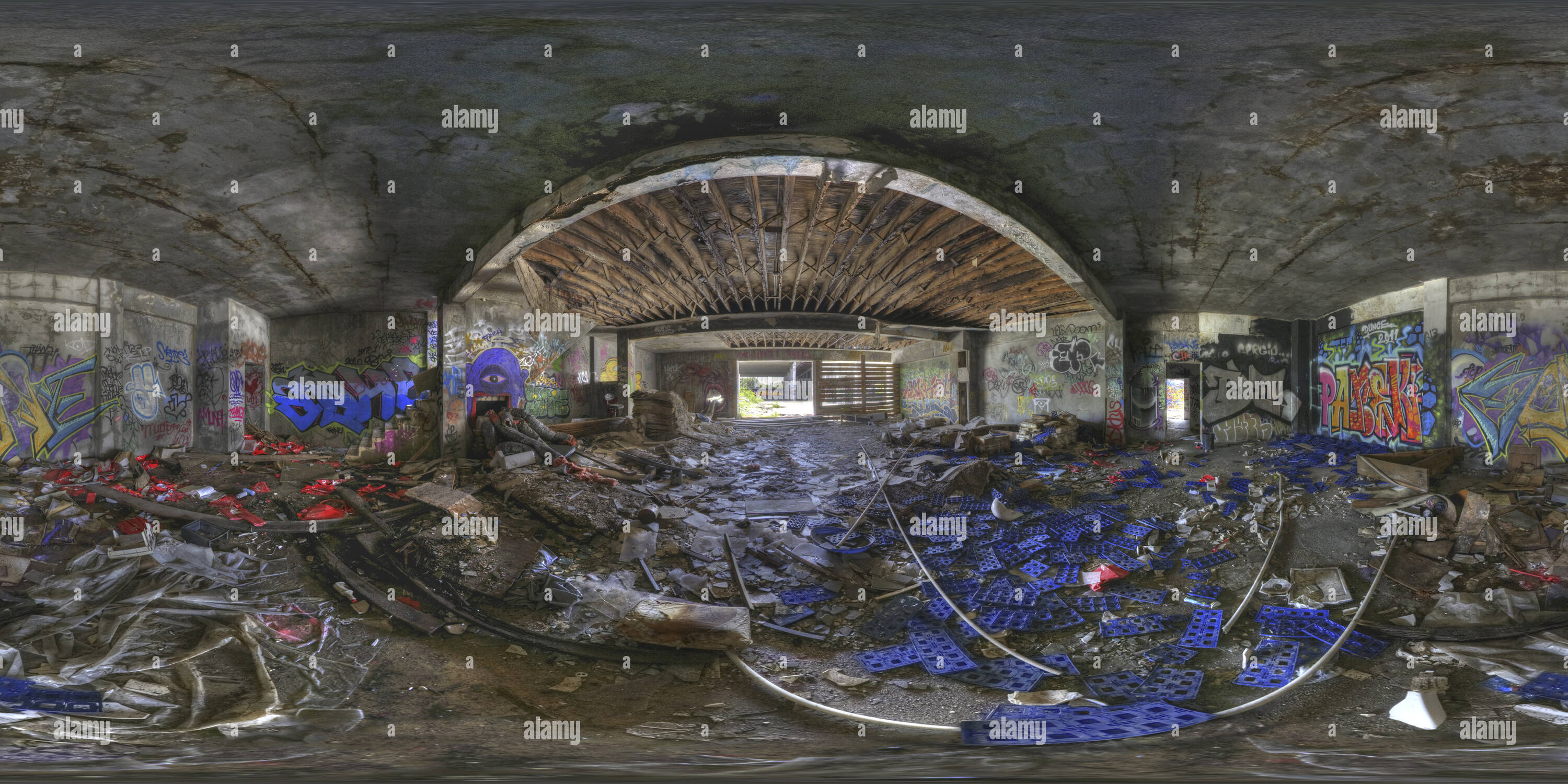 360° view of Wynwood warehouse graffiti room - Alamy