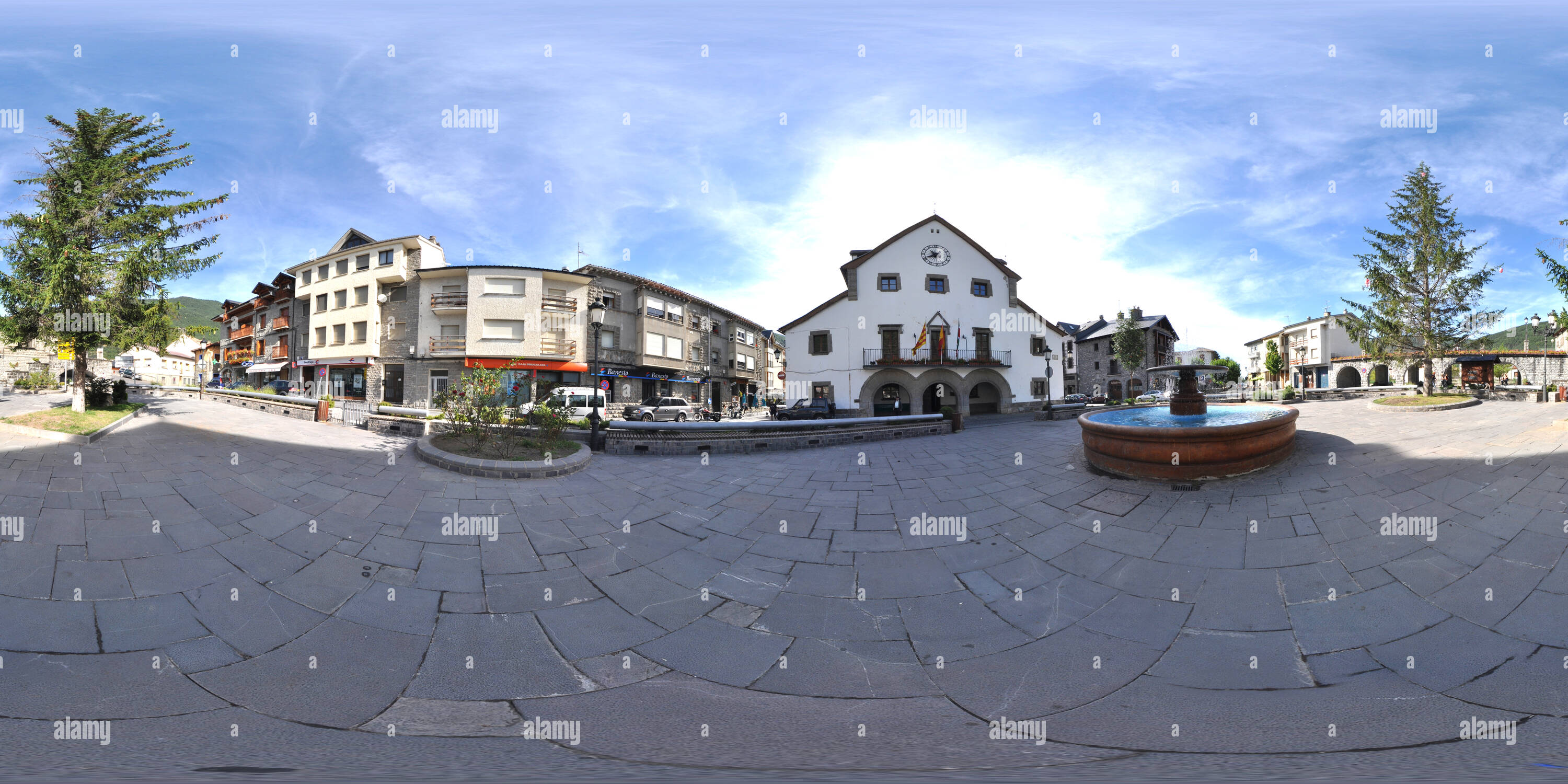 360° view of Plaza del Ayuntamiento, Biescas - Alamy