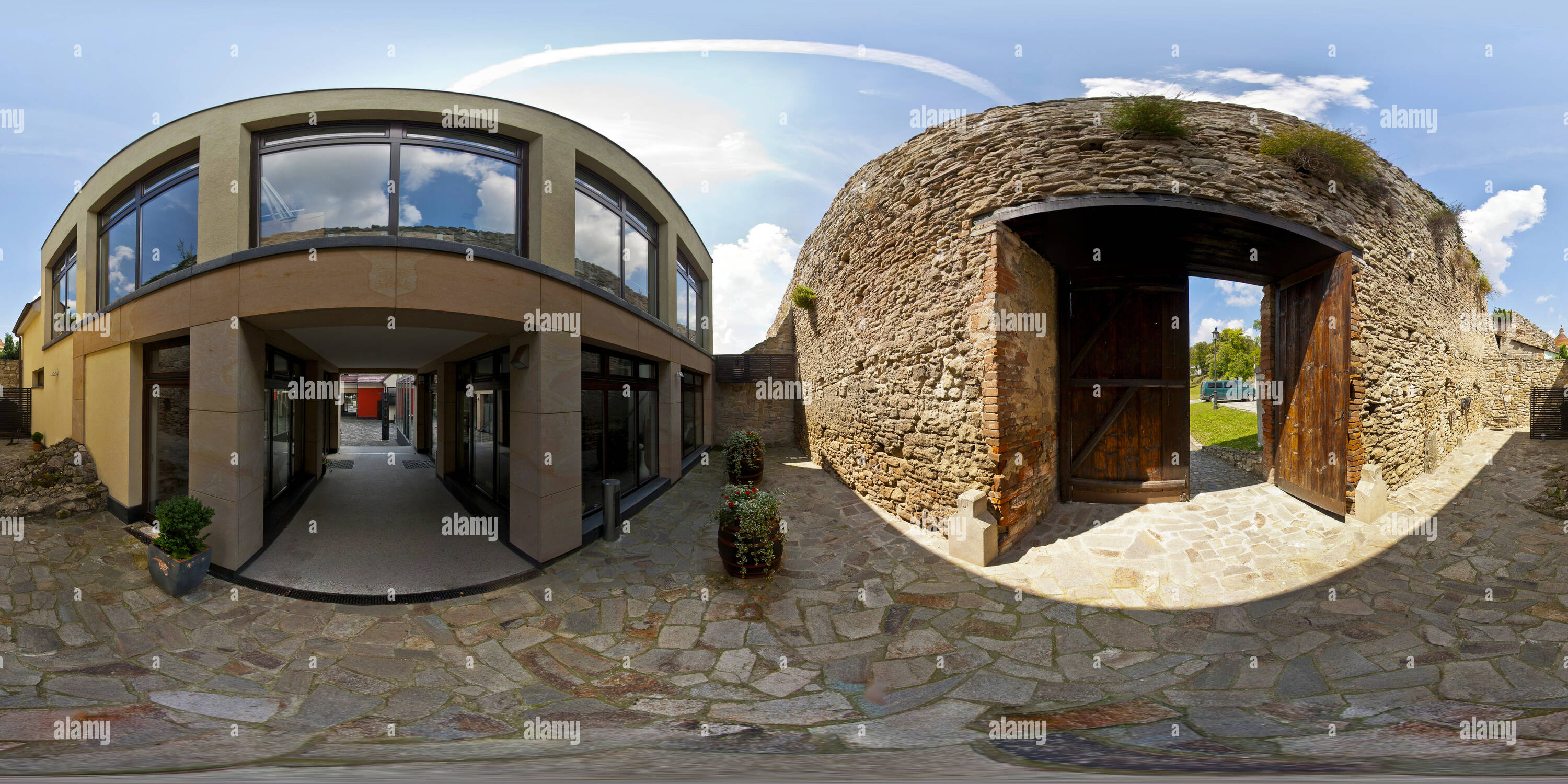 360° view of Castle wall in the rotunda - Alamy