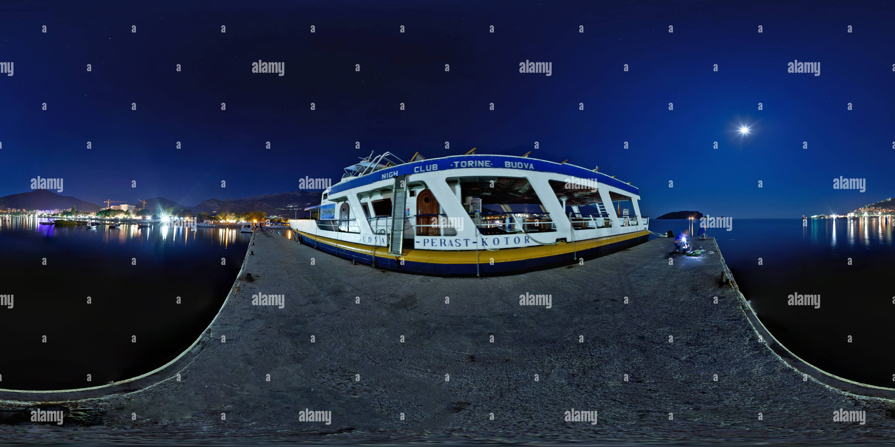 360° view of Fishing on a full moon - Alamy