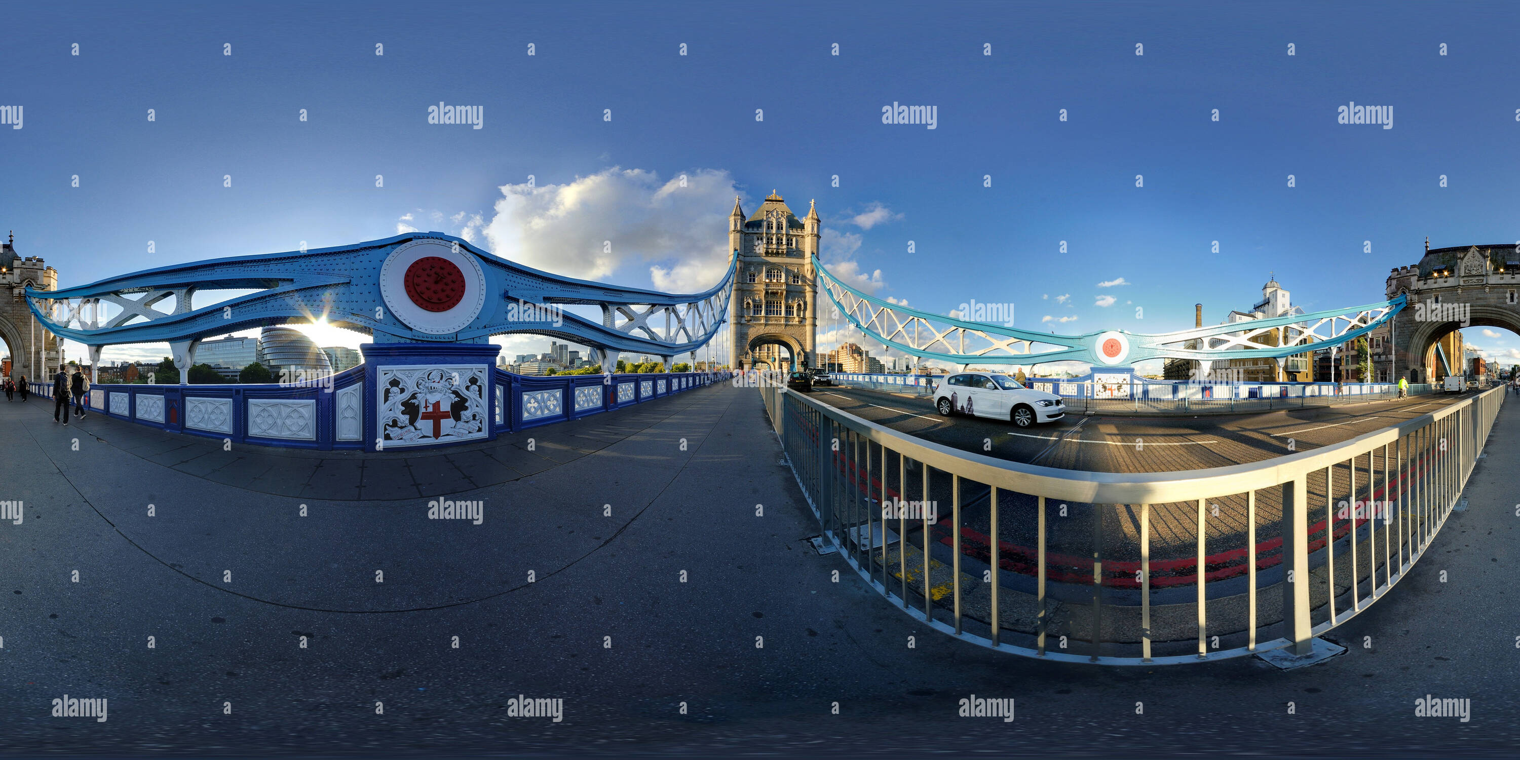 360° view of Tower Bridge, London - Alamy