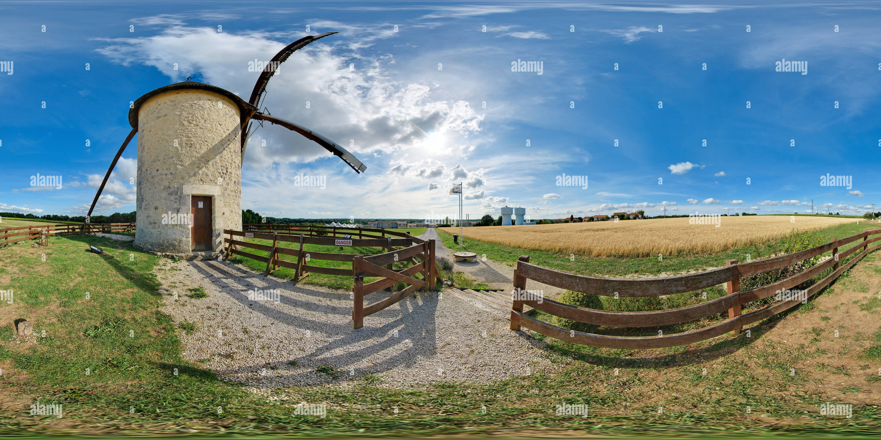360° view of Le moulin du Cluzelet à Jonzac - France - Alamy