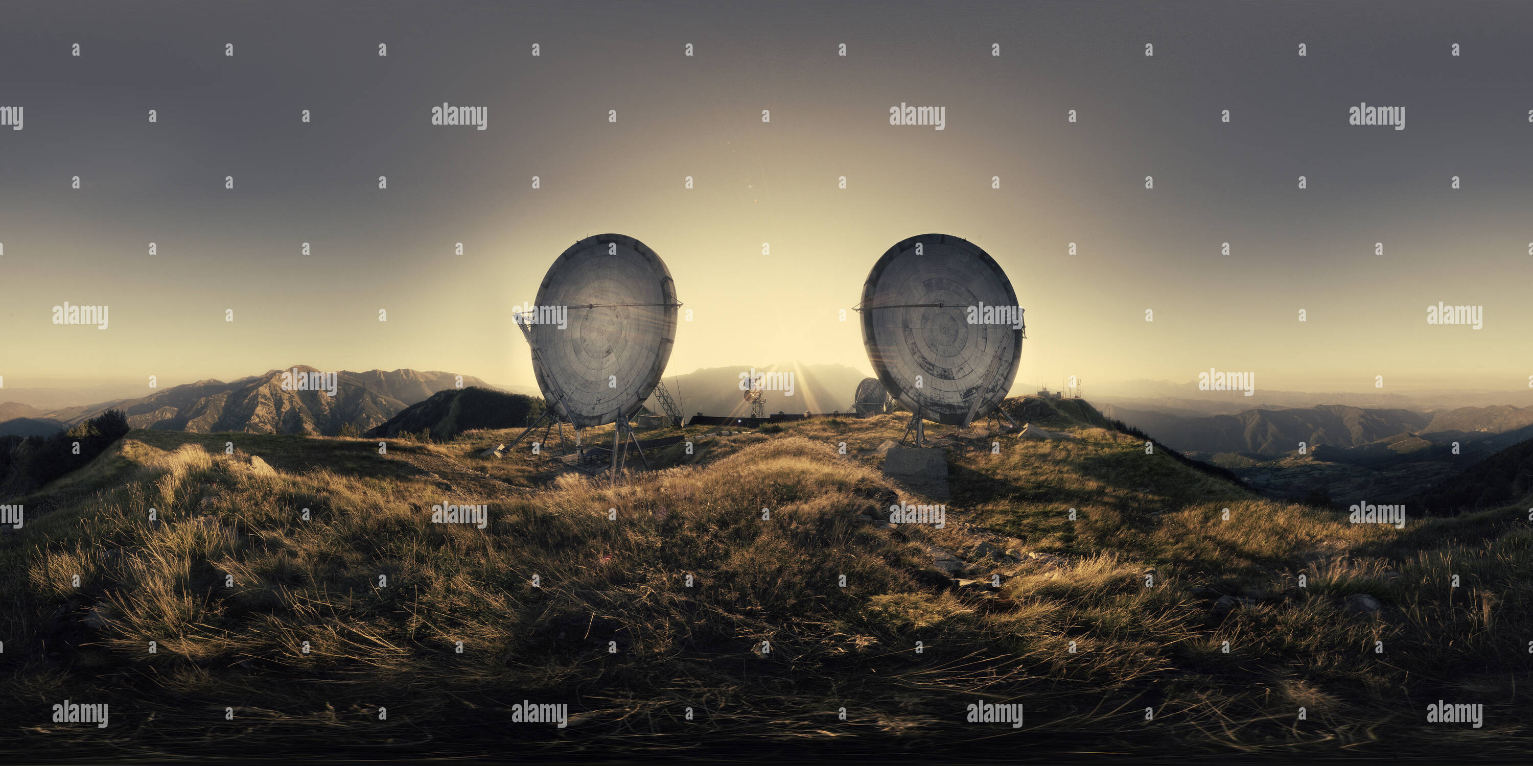 360° view of the silent listeners - Alamy