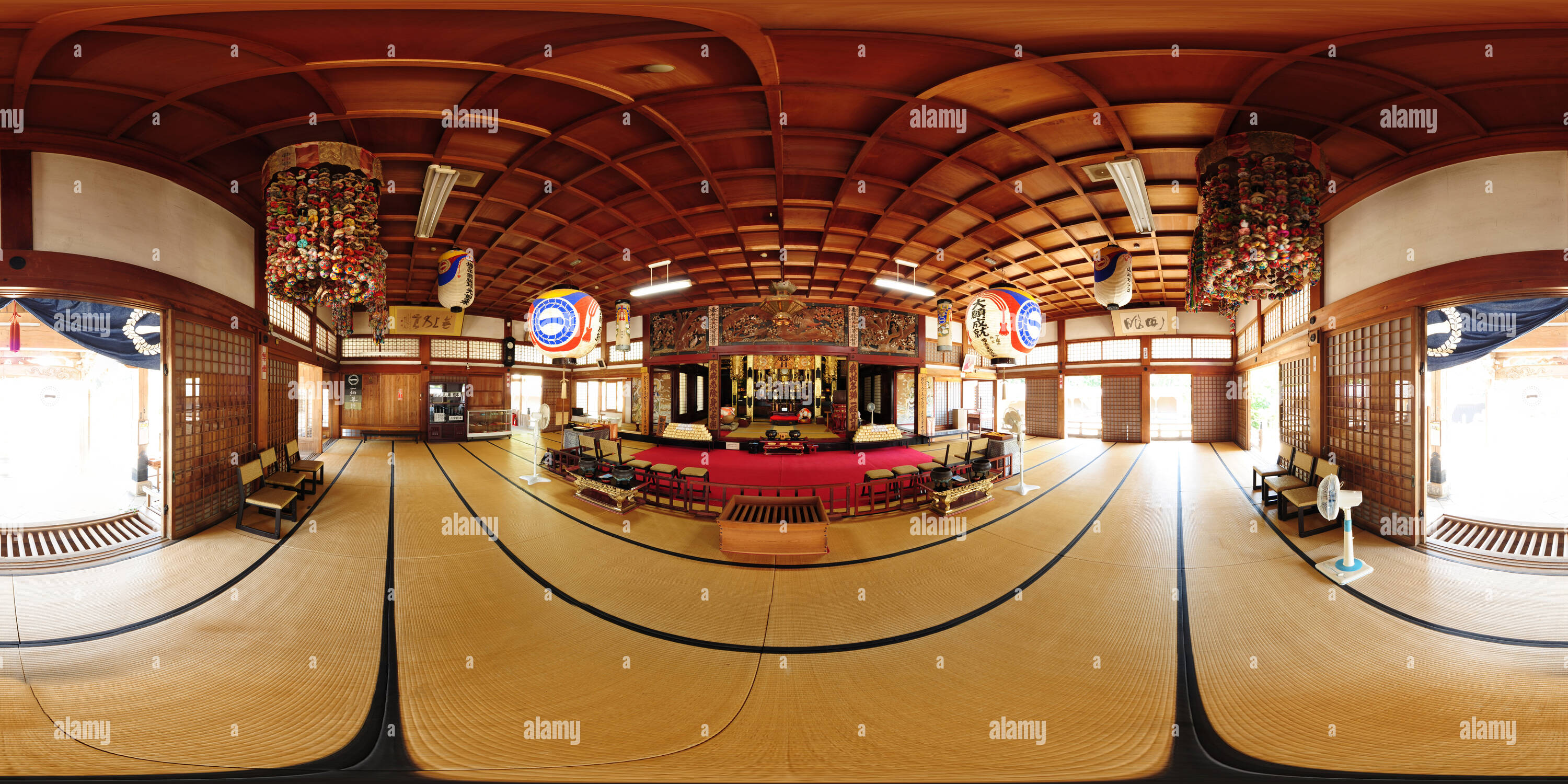 360° view of Ichibatayakushi Shrine Haiden - Hall of Worship - Alamy