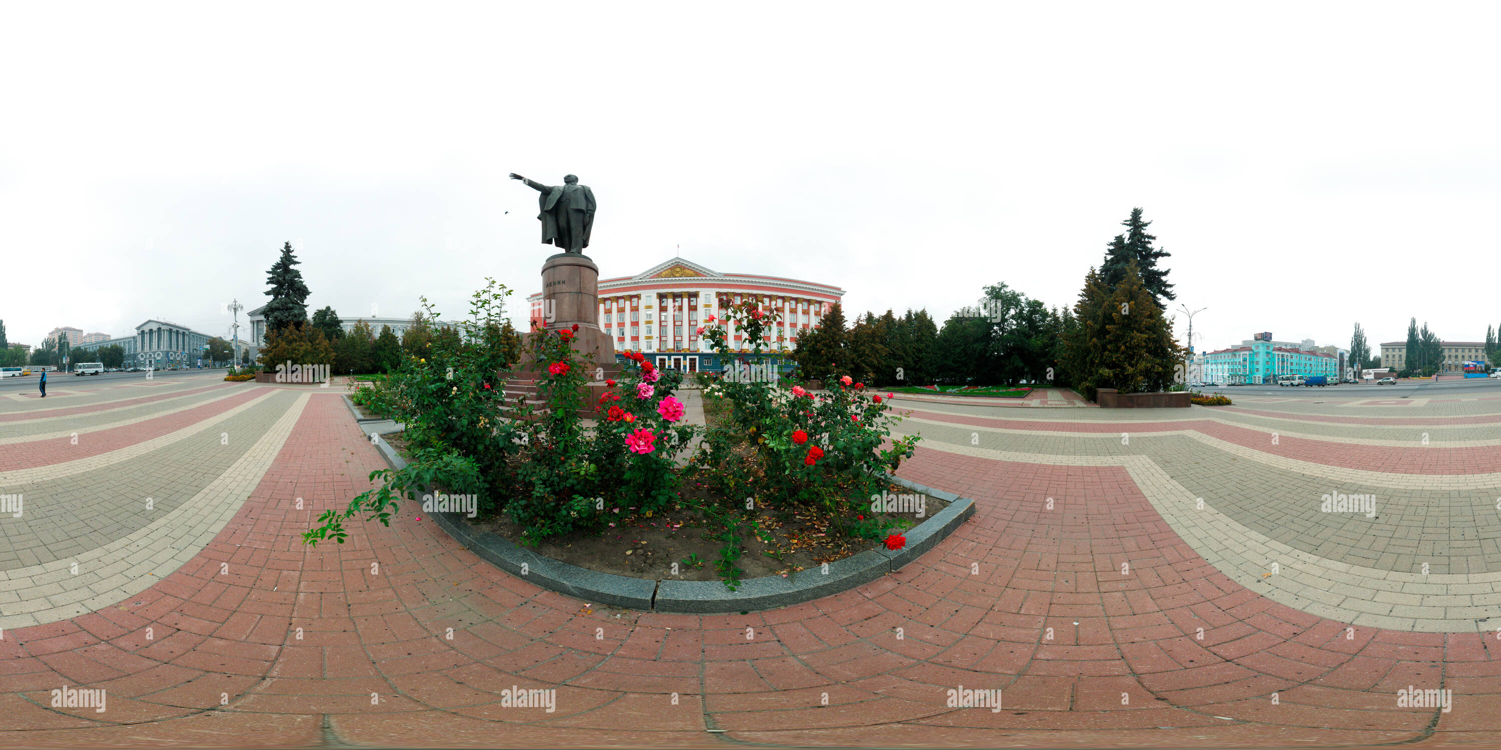 360° view of Monument to Lenin on Red Square in Kursk - Alamy