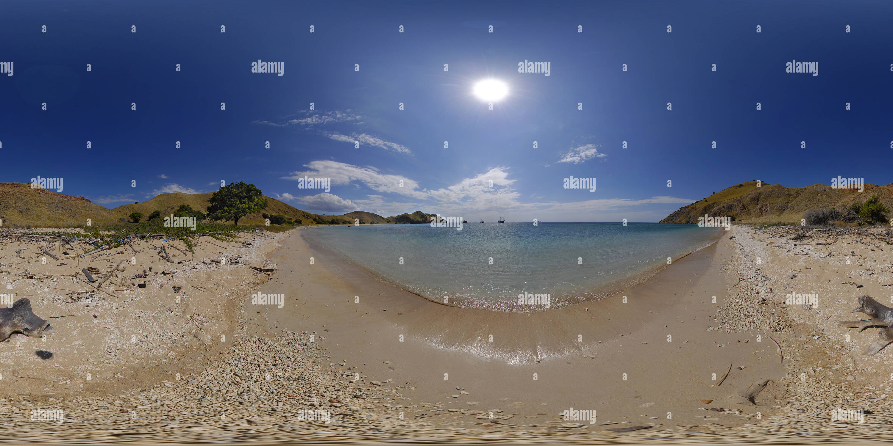 360° view of Beach Komodo Island, Indonesia - Alamy