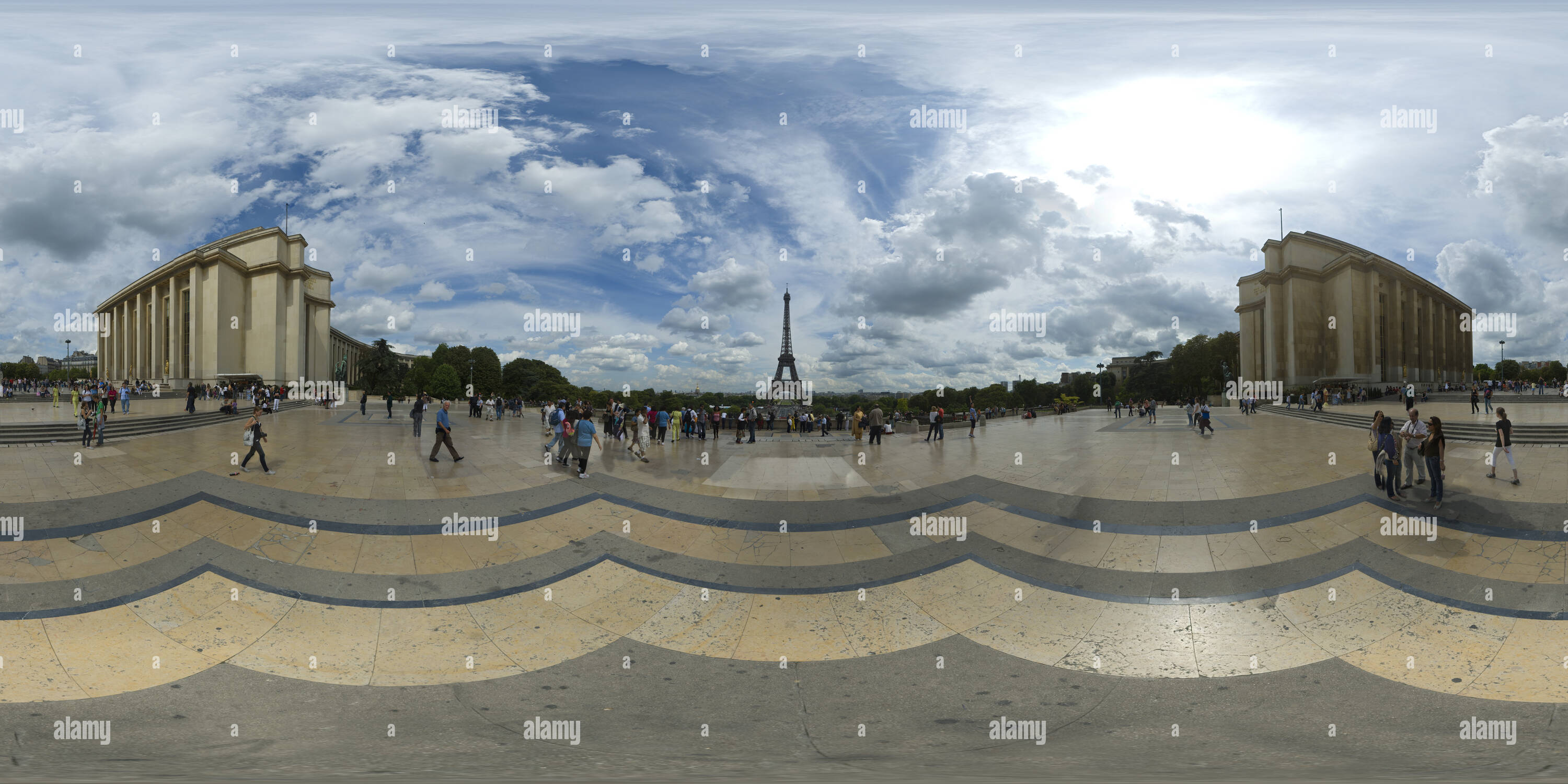 360° view of The Eiffeltower in Paris 2011 - A beautiful view from the ...