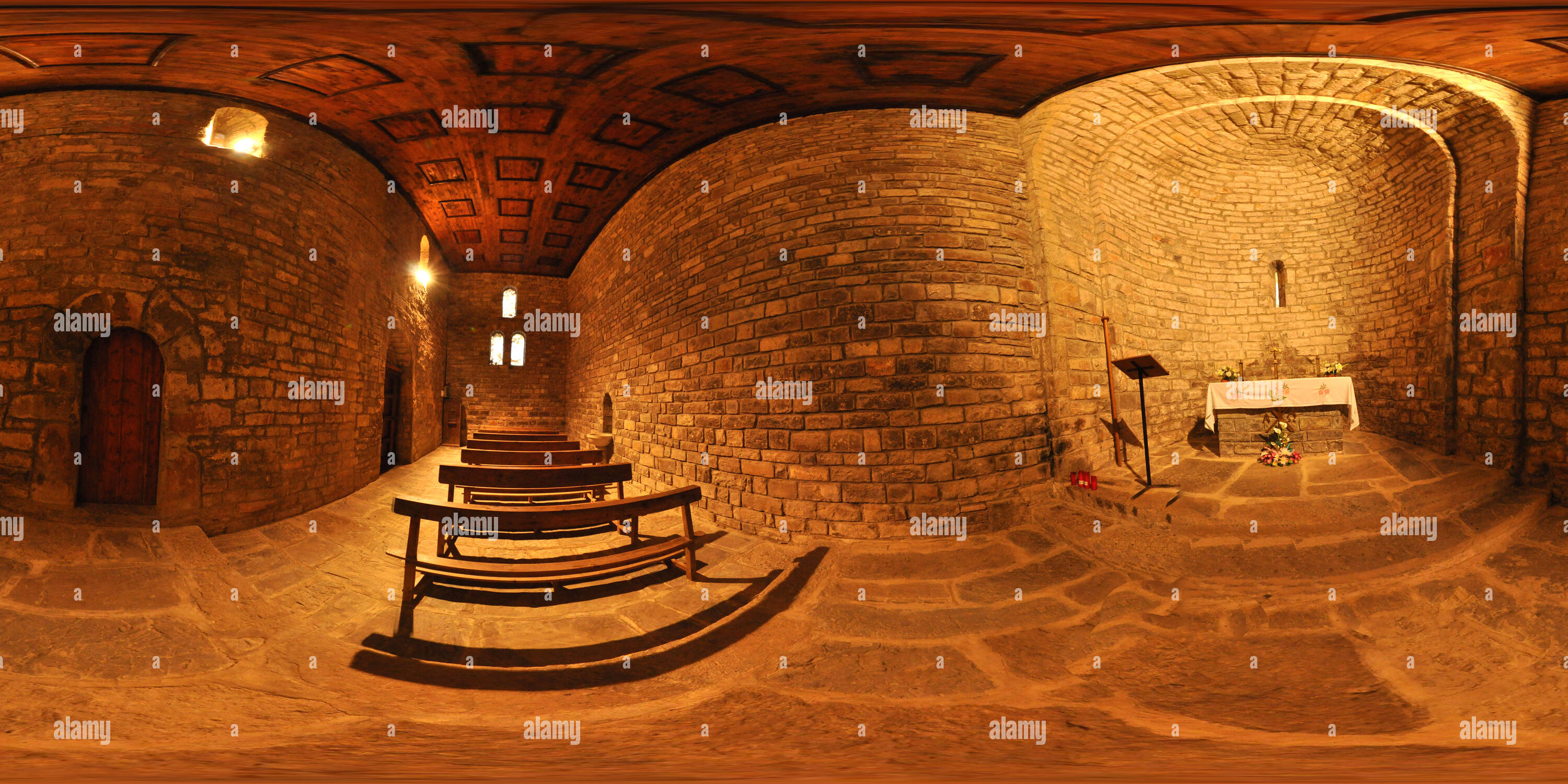 360° view of Satue, Inside San Andres Church - Alamy