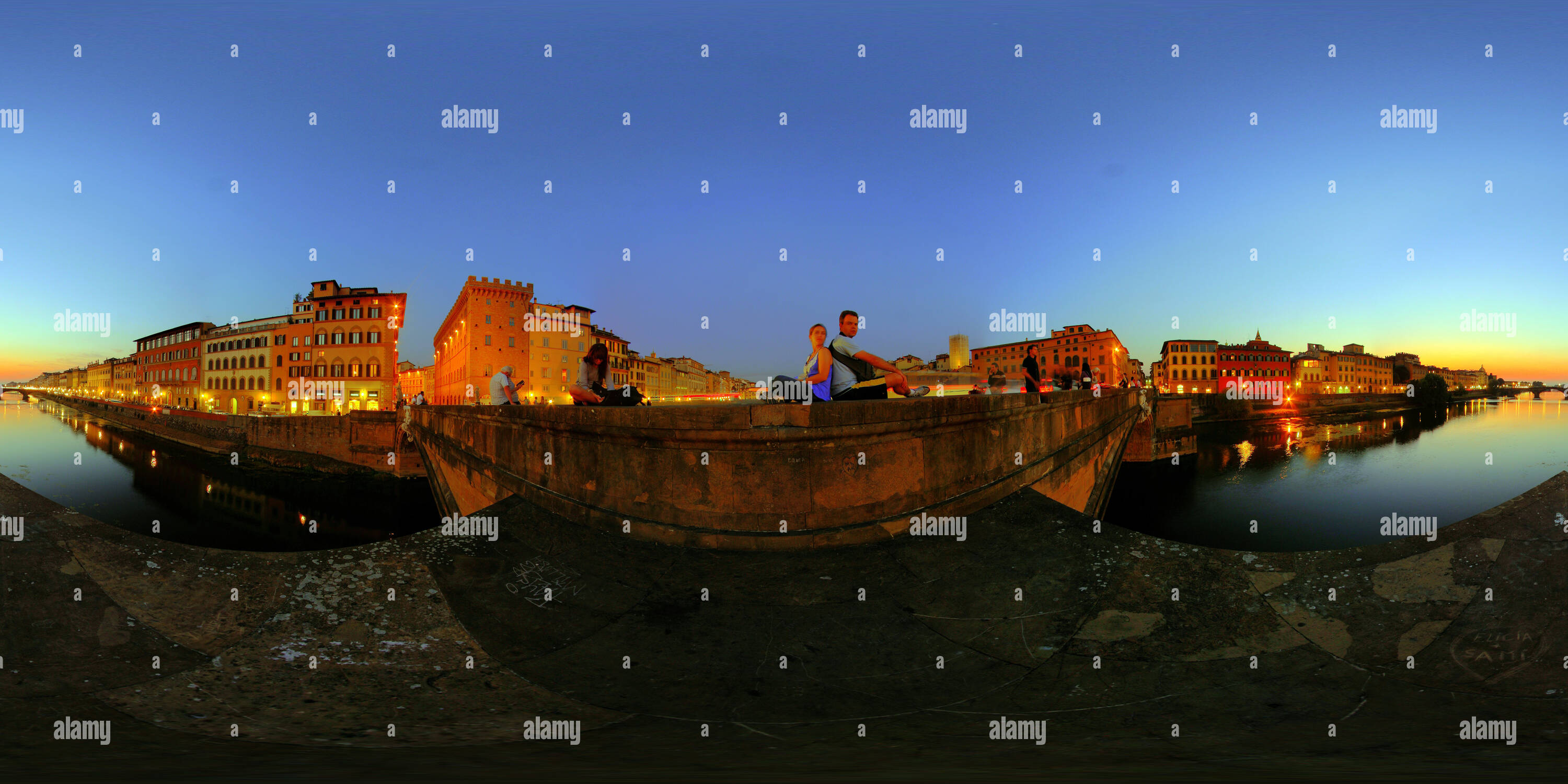 360° view of Ponte Santa Trinita (Holy Trinity Bridge) at sunset - Alamy