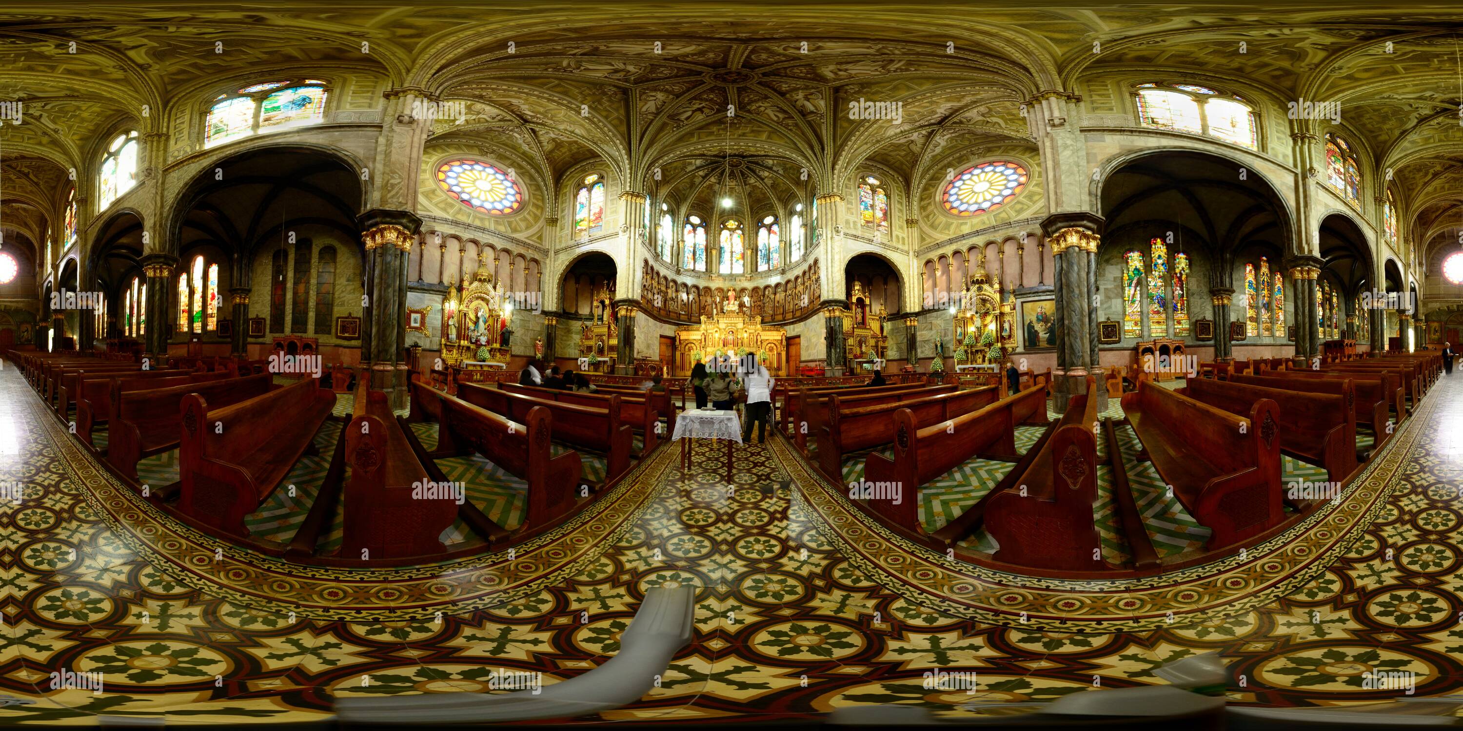 360° view of Temple of Cristo Rey - Altar - Alamy