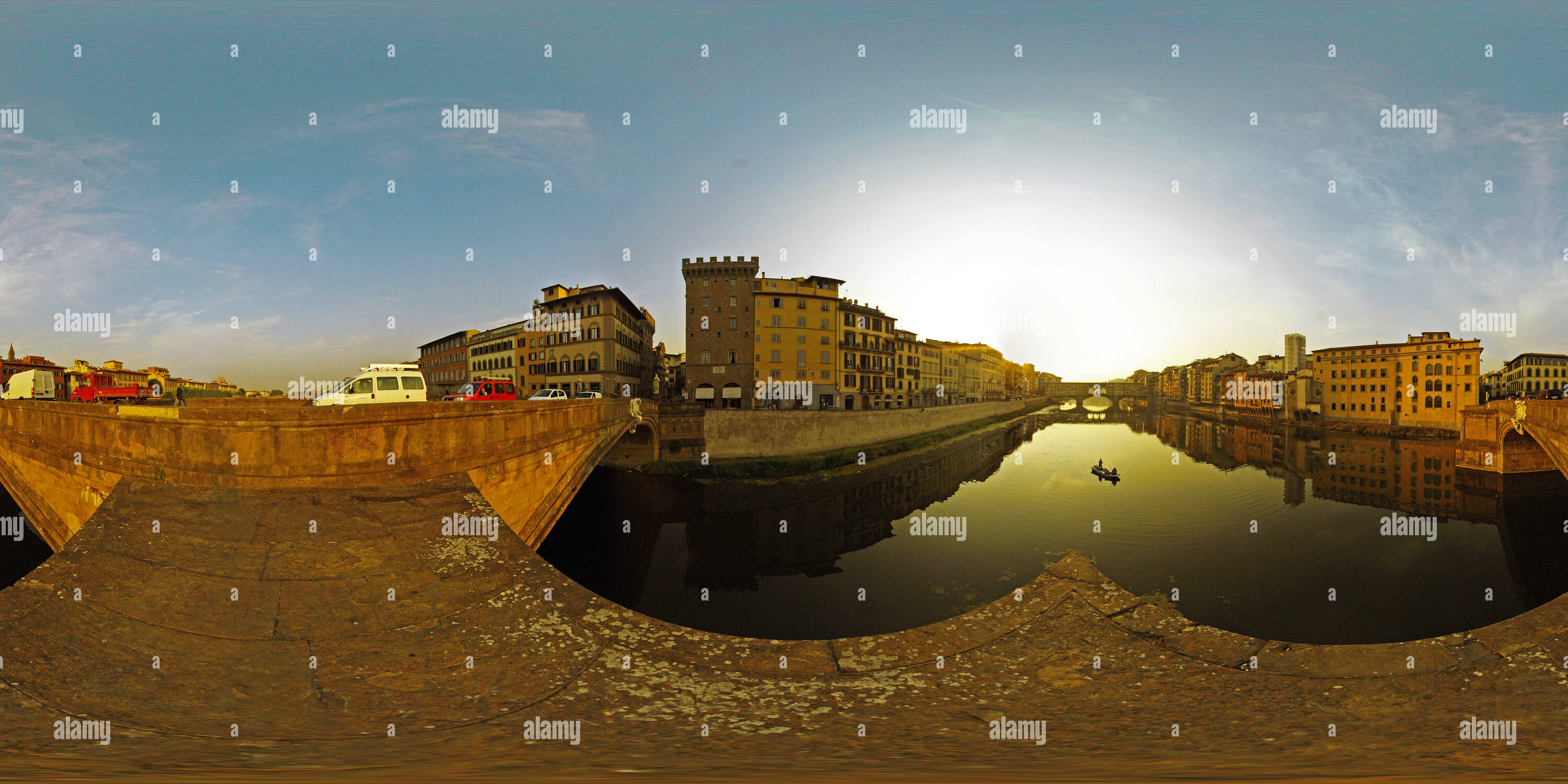 360° view of Ponte Santa Trinita (Holy Trinity Bridge) at Dawn - Alamy