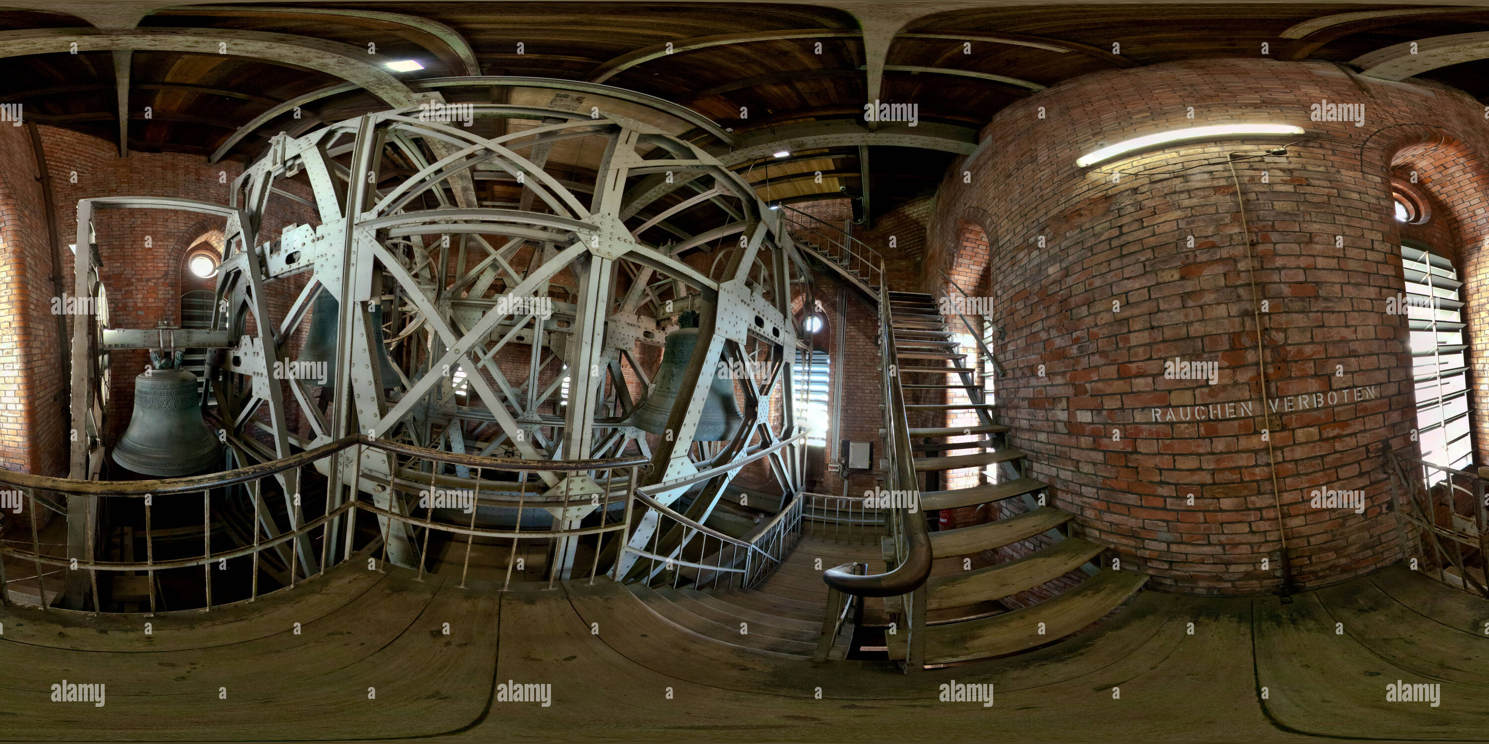 360° view of Die Glocken von St.Petri in Hamburg - Alamy