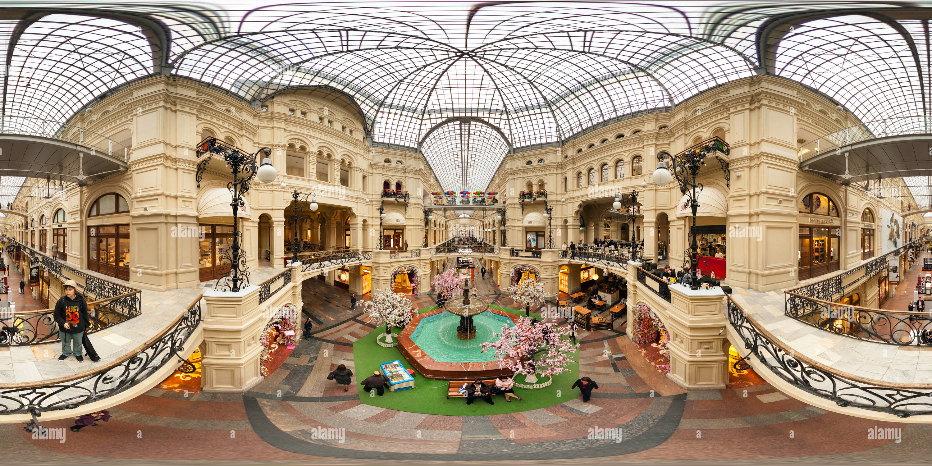360° view of GUM Department Store on Red Square - Alamy