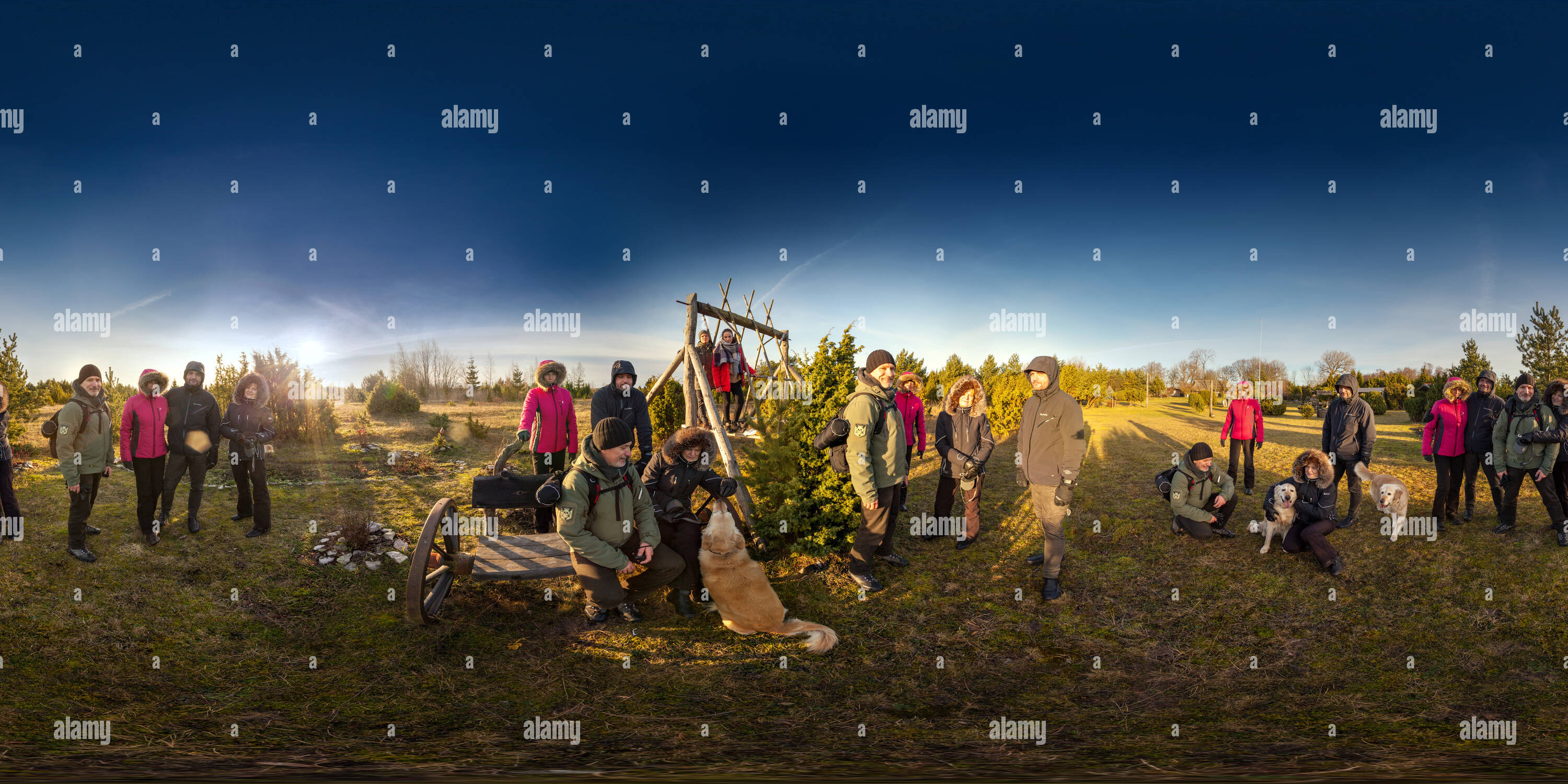 360° view of Christmas holidays with friends - Alamy