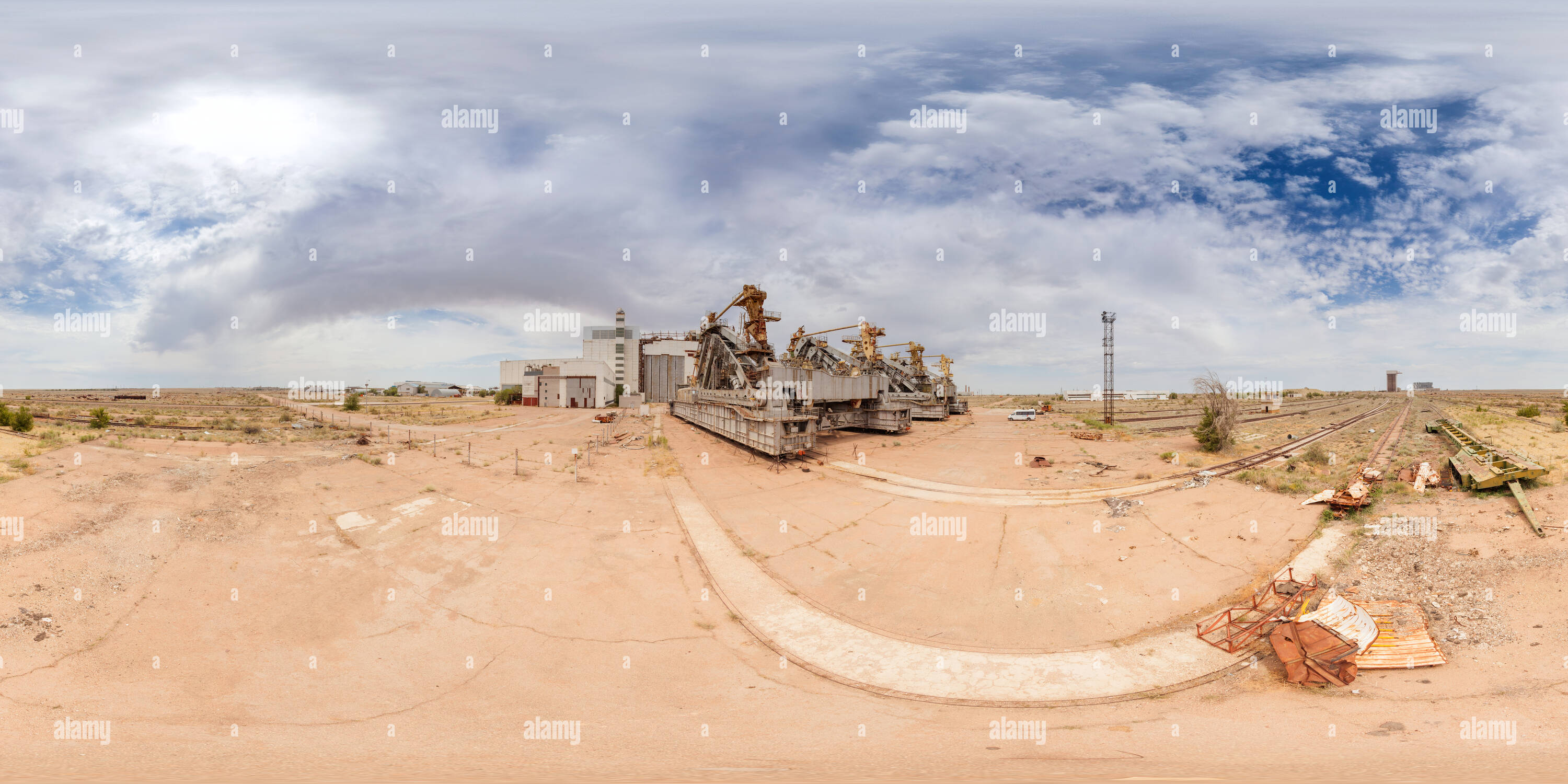 360° view of Rail transporter-erectors for the Energia-Buran system - 2 ...