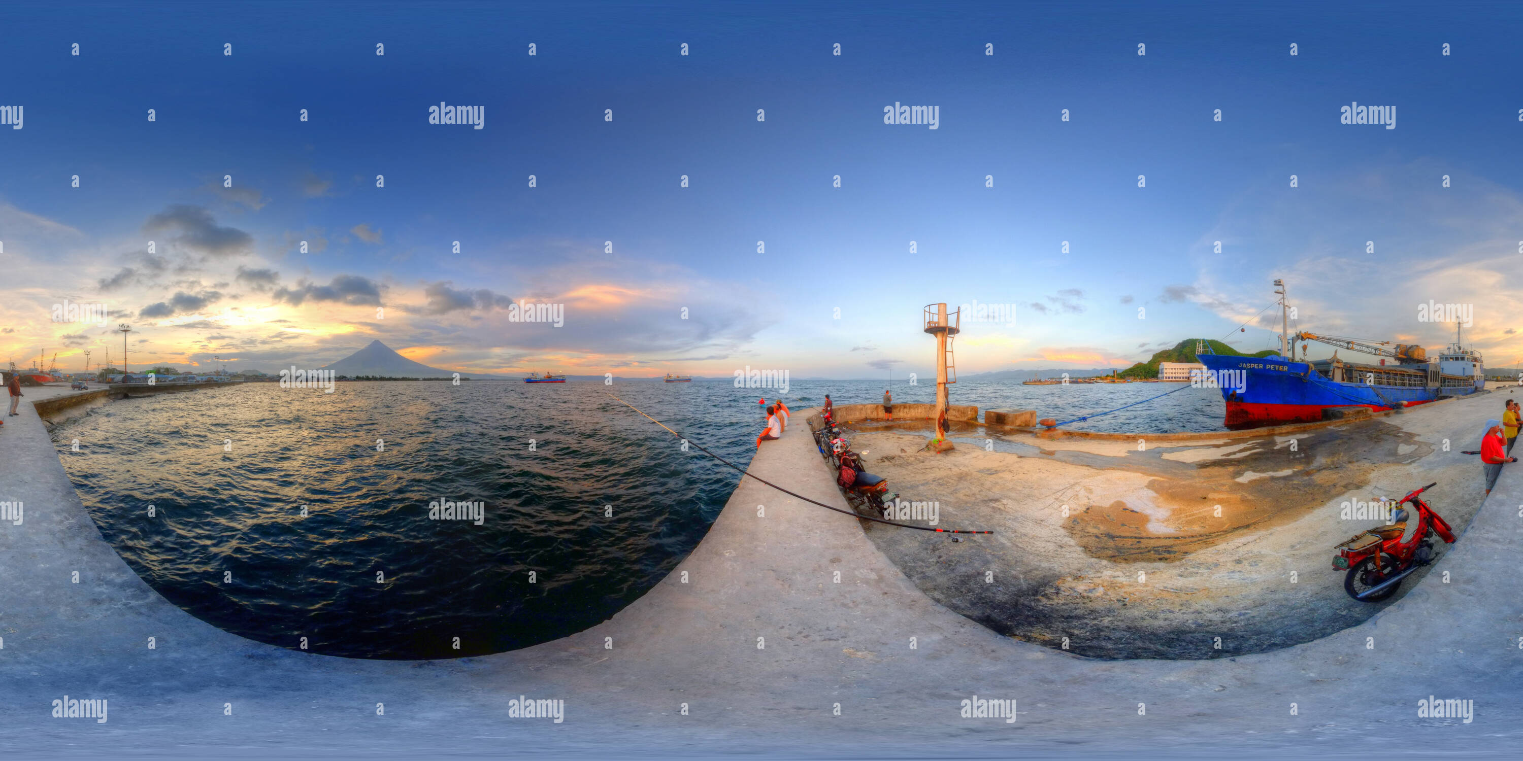 360° view of Mt. Mayon, Legaspi City Port Area - Alamy