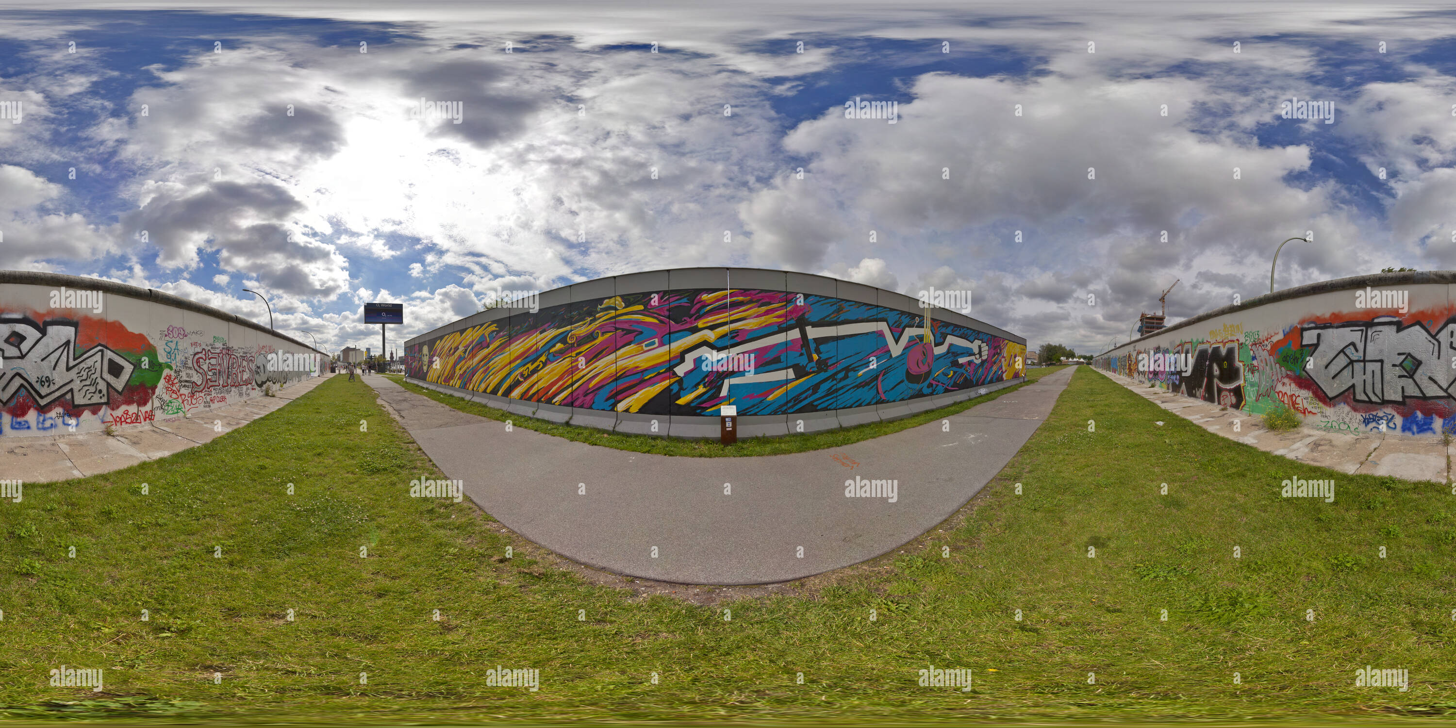 360° view of Berlin Wall - East Side Gallery - Alamy