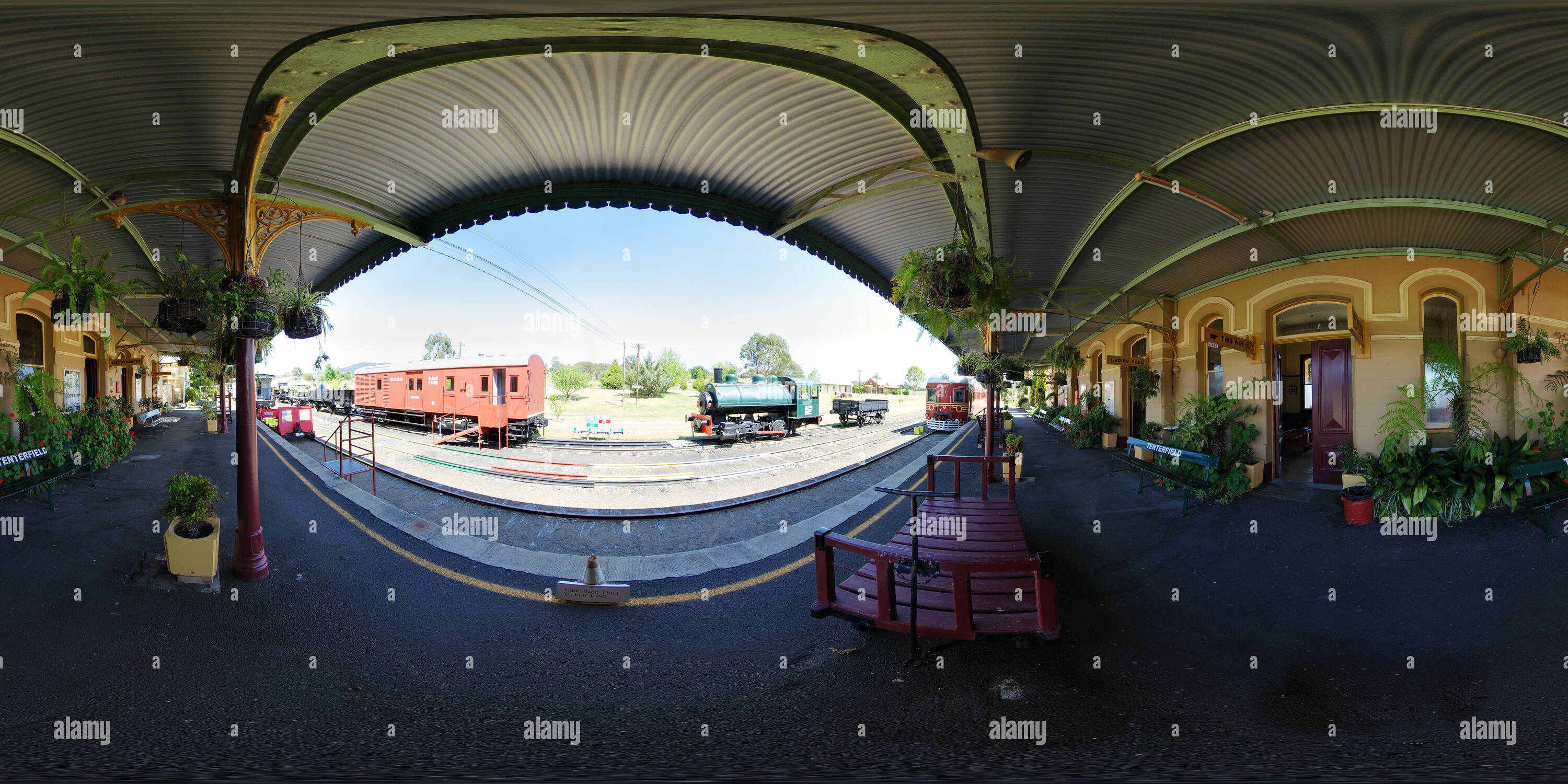 360° view of Platform Garden of Tenterfield Railway Station - Alamy