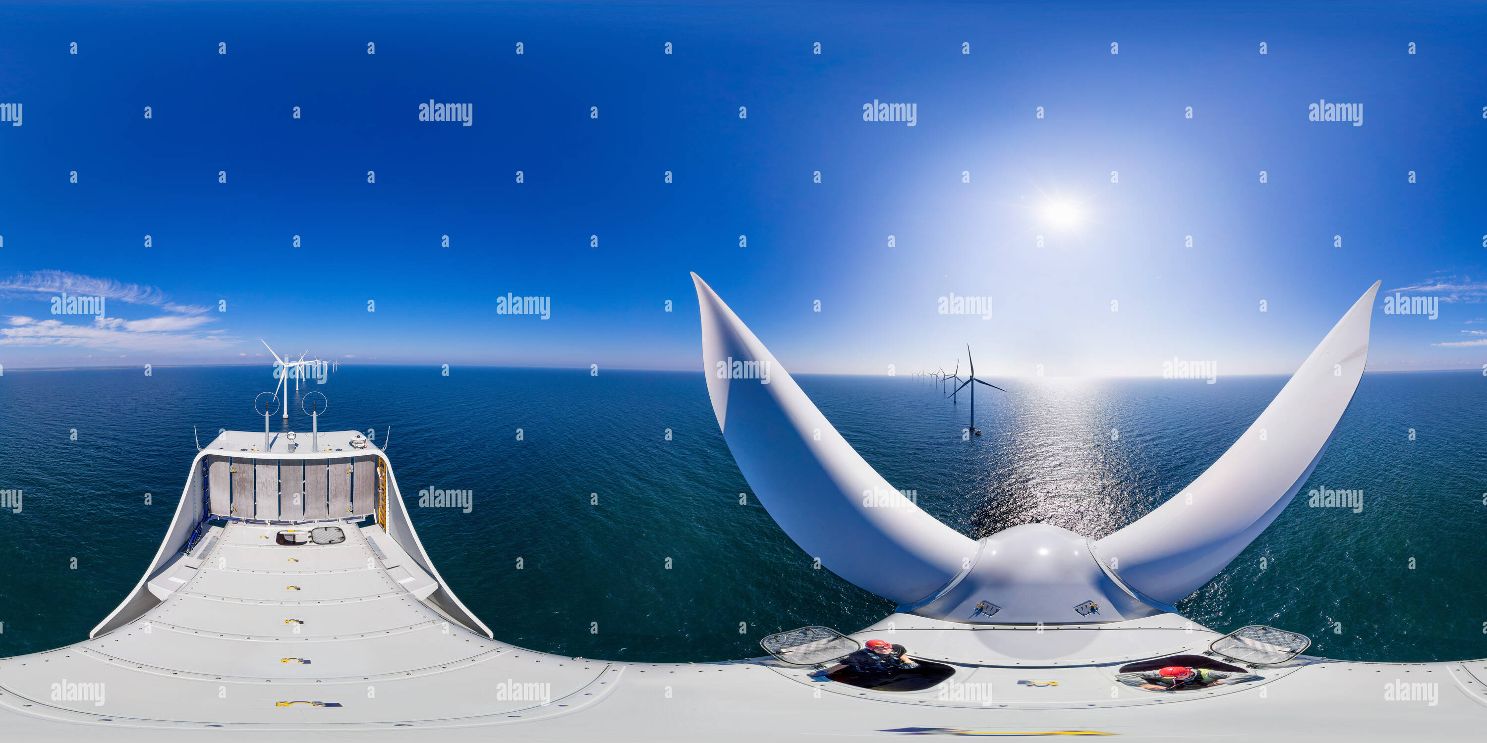 360° view of Top view of offshore power plant wind turbine - Alamy