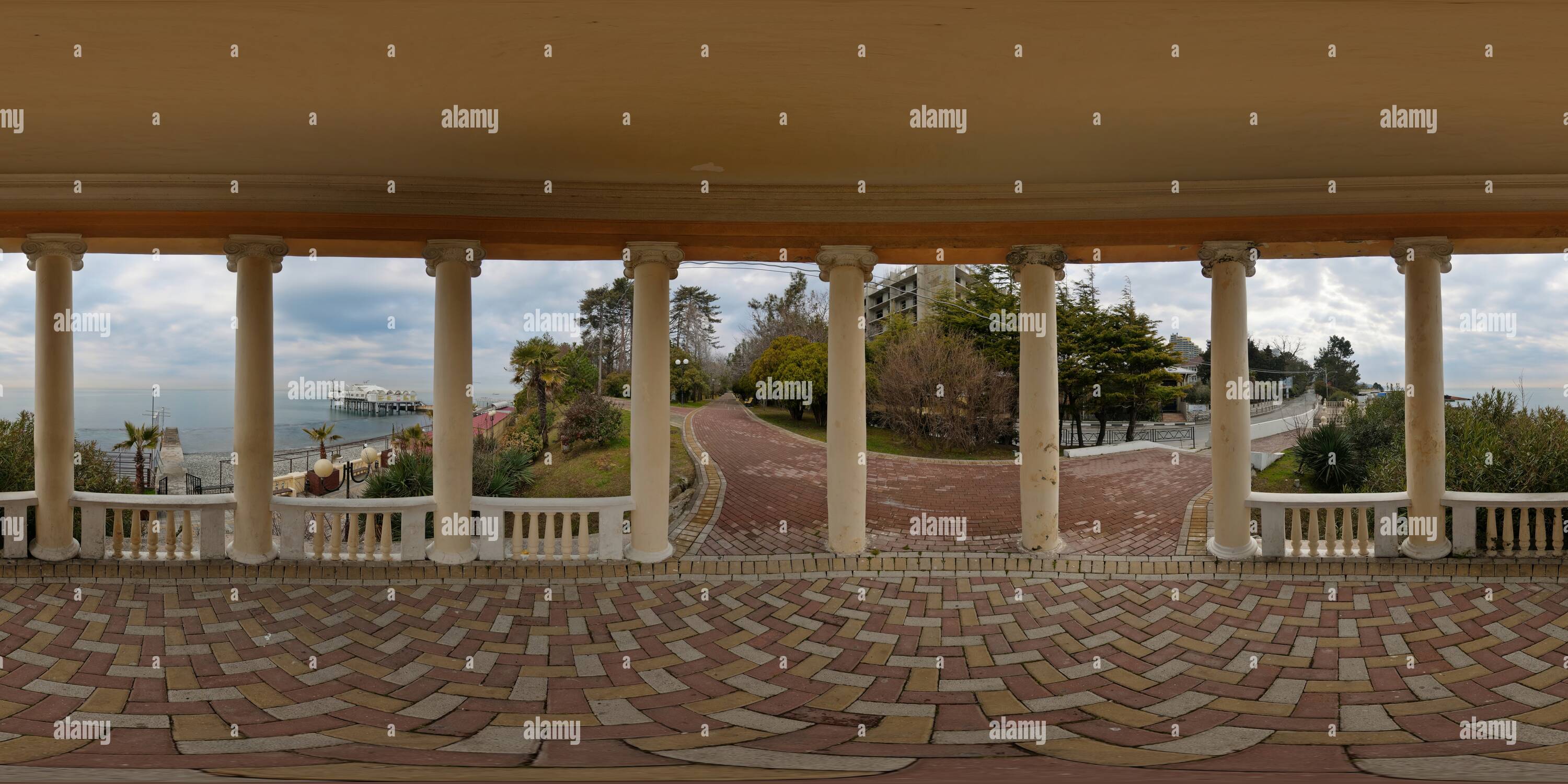 360° view of Rotunda on the embankment - Alamy