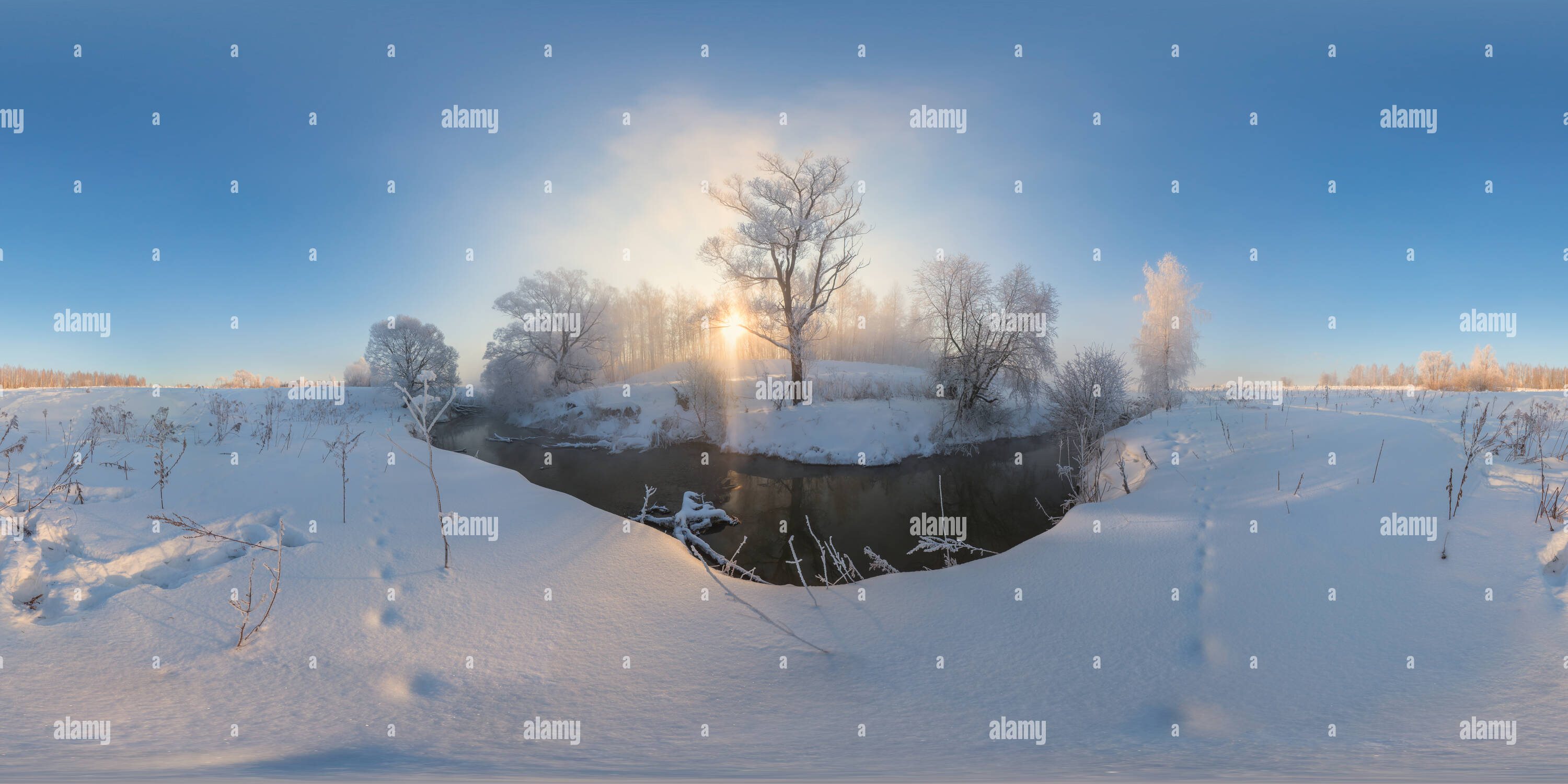 360° view of winter morning on a river - Alamy