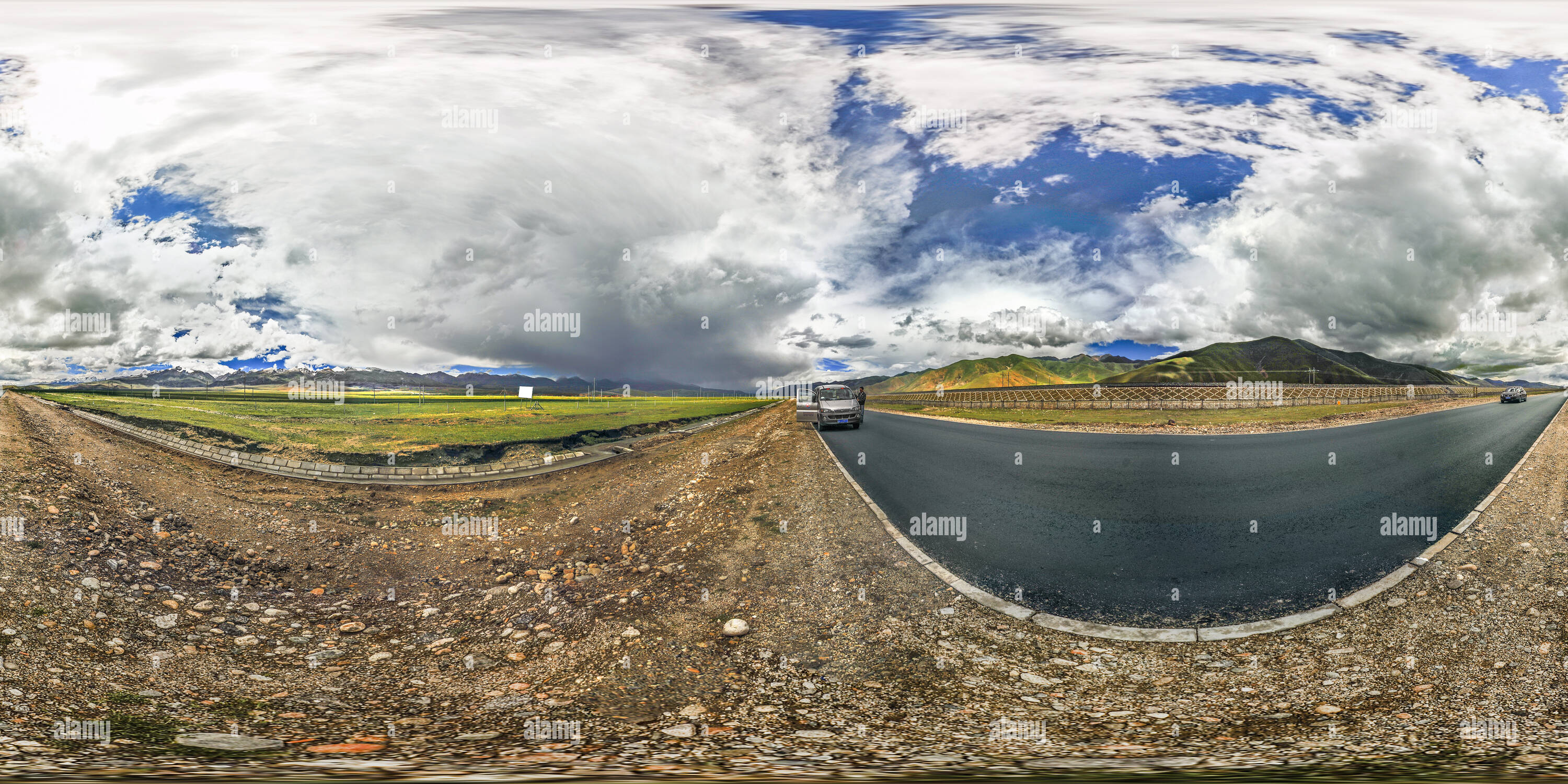 Tanggula hi-res stock photography and images - Alamy