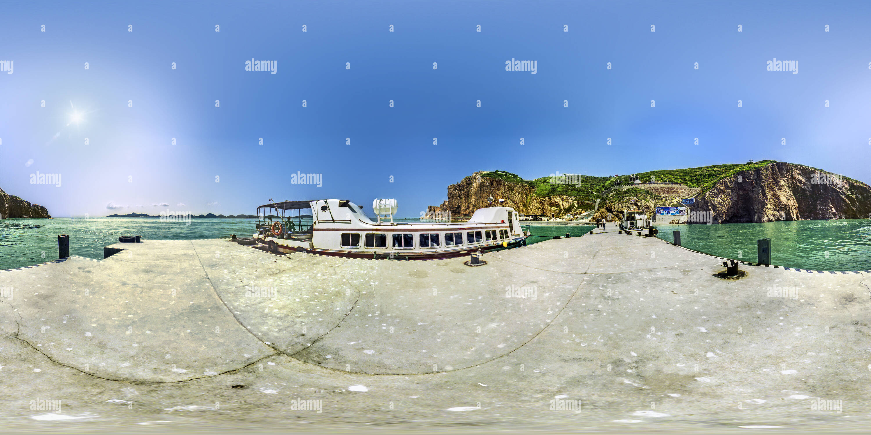 Shandong rongcheng chengshantou hailu island tourism wharf hi-res stock ...