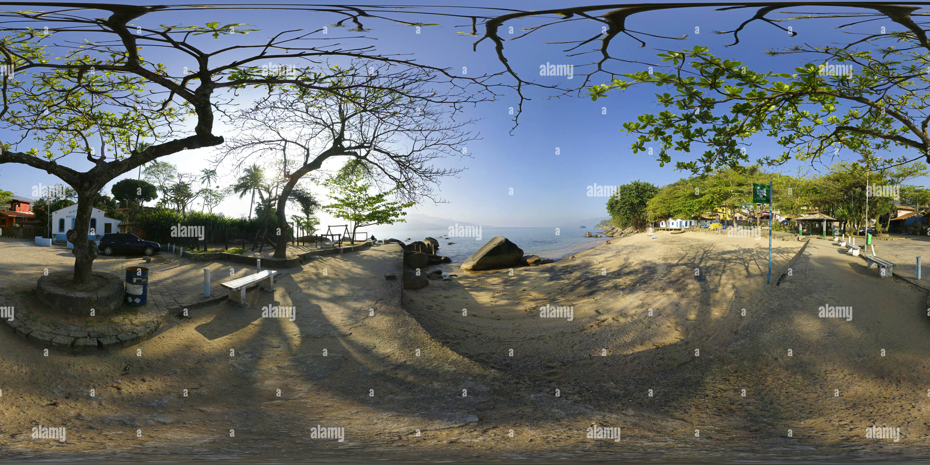 360° view of Praia do Portinho em Ilha Bela - Alamy