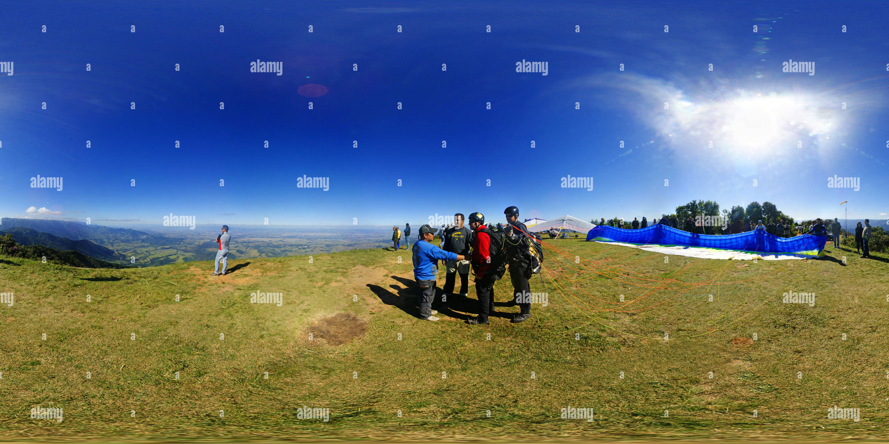 360° view of Tanden flight of paraglider in the Pico Agudo in Santo ...