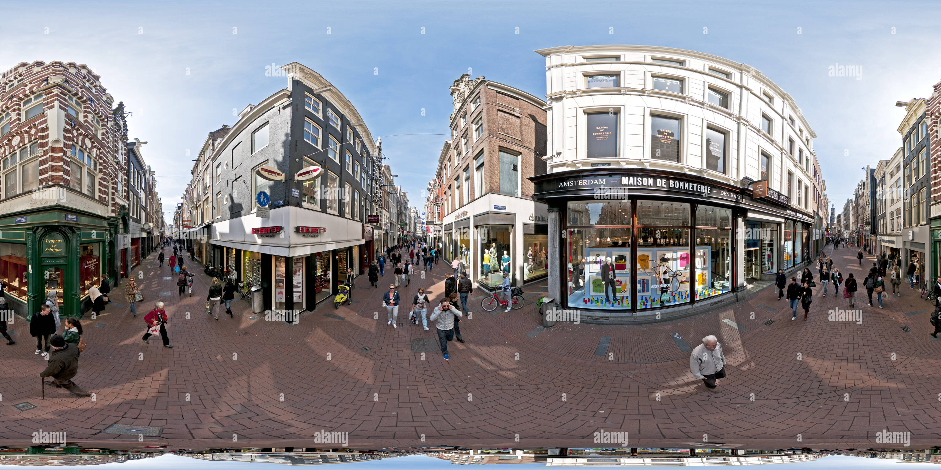 360° view of Shopping in the Kalverstraat, Amsterdam - Alamy
