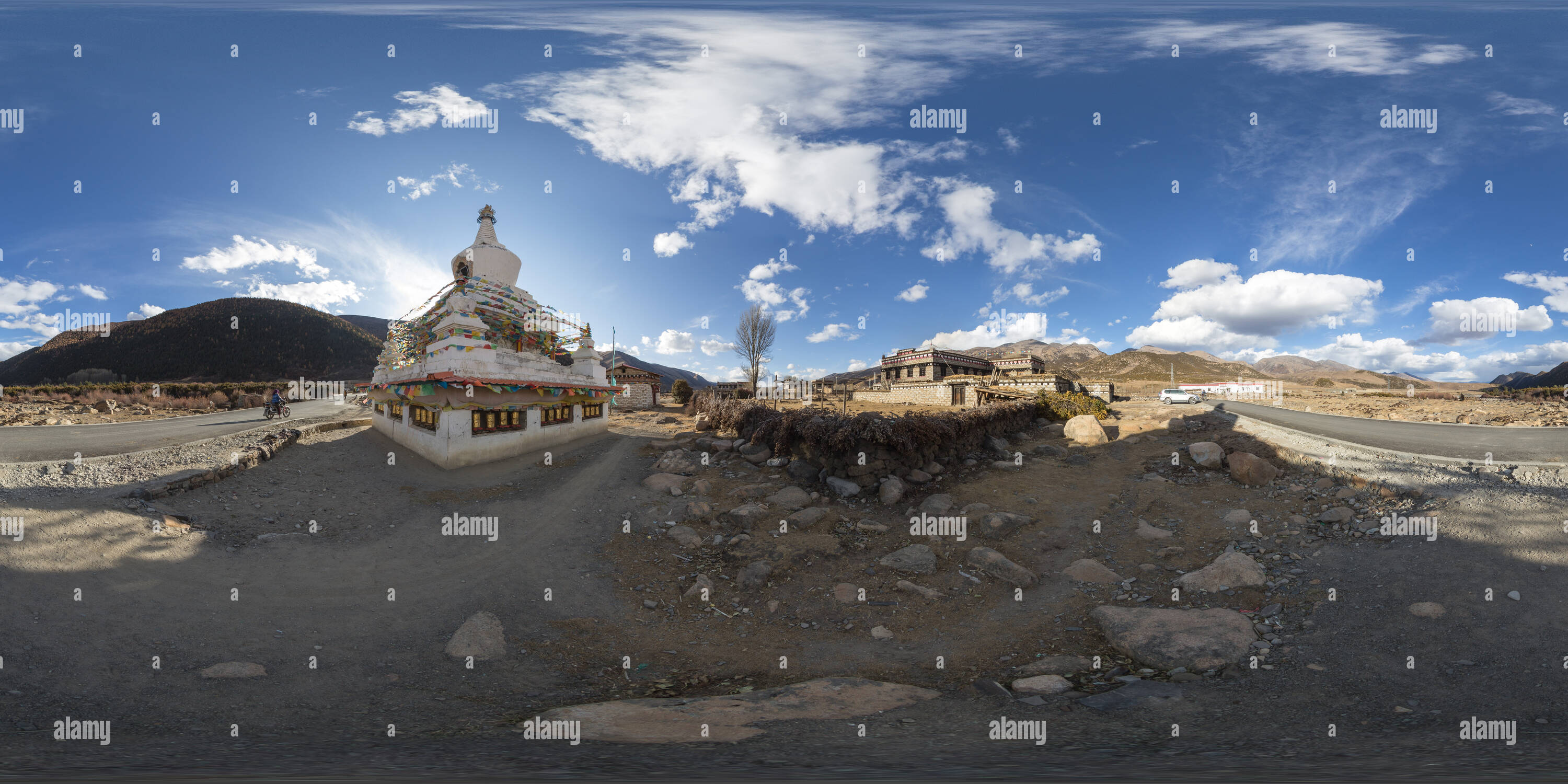 360° view of Sichuan DAOCHENG( White Tower - Alamy
