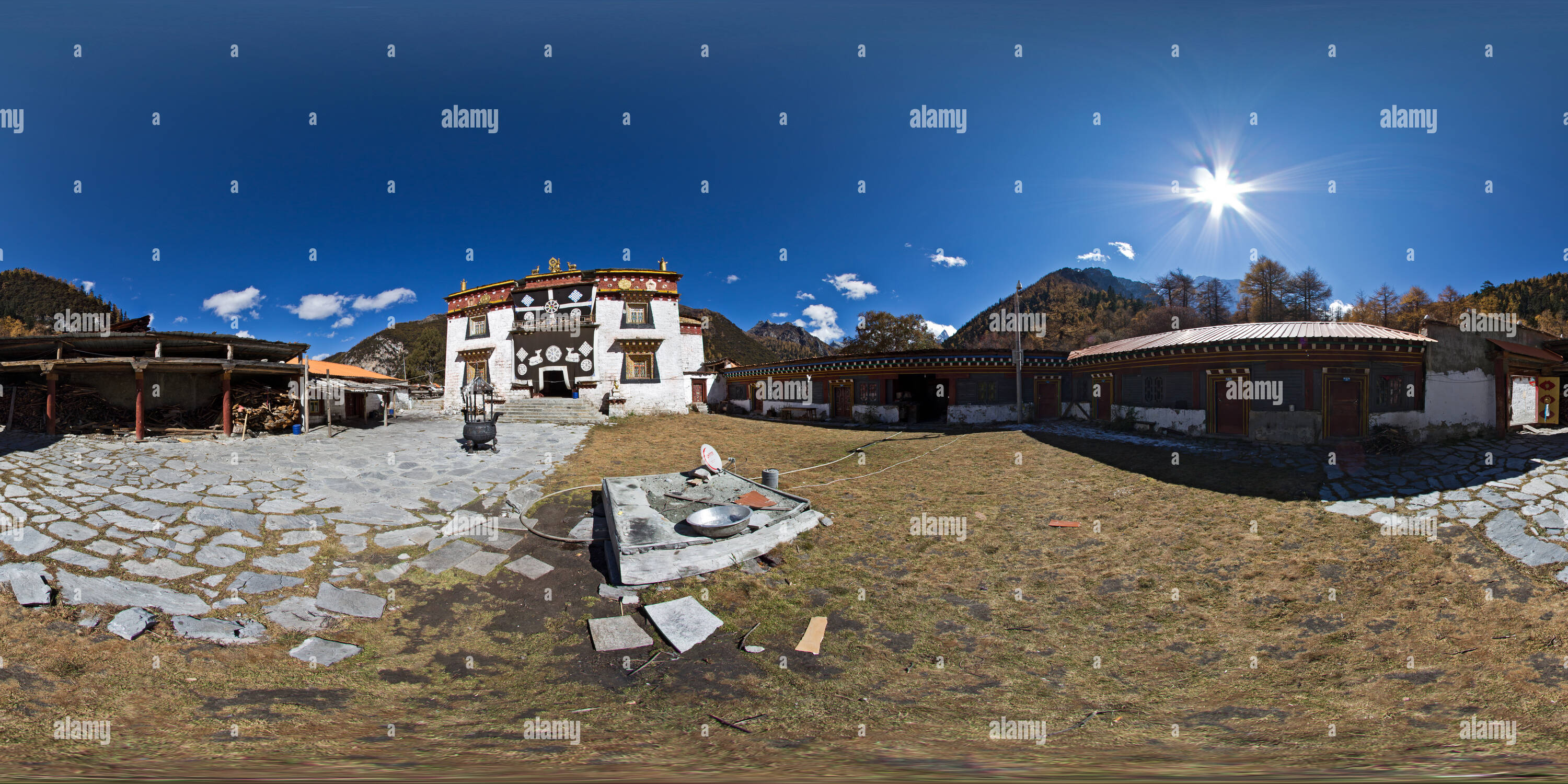 360° view of Sichuan Inagi Aden -Chong Gu Temple - Alamy