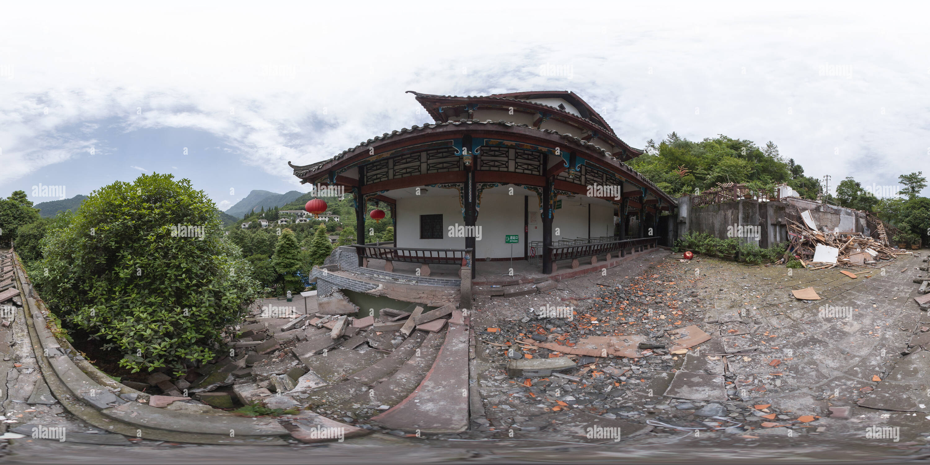 360° view of 512 after the Wenchuan earthquake-Kim Li ropeway-9552 - Alamy