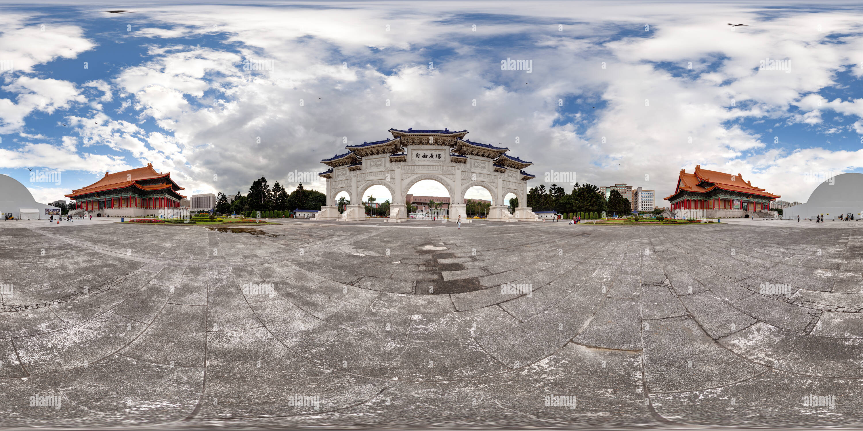 360° view of Taipei - Chiang Kai-shek Memorial Hall - Freedom Square ...
