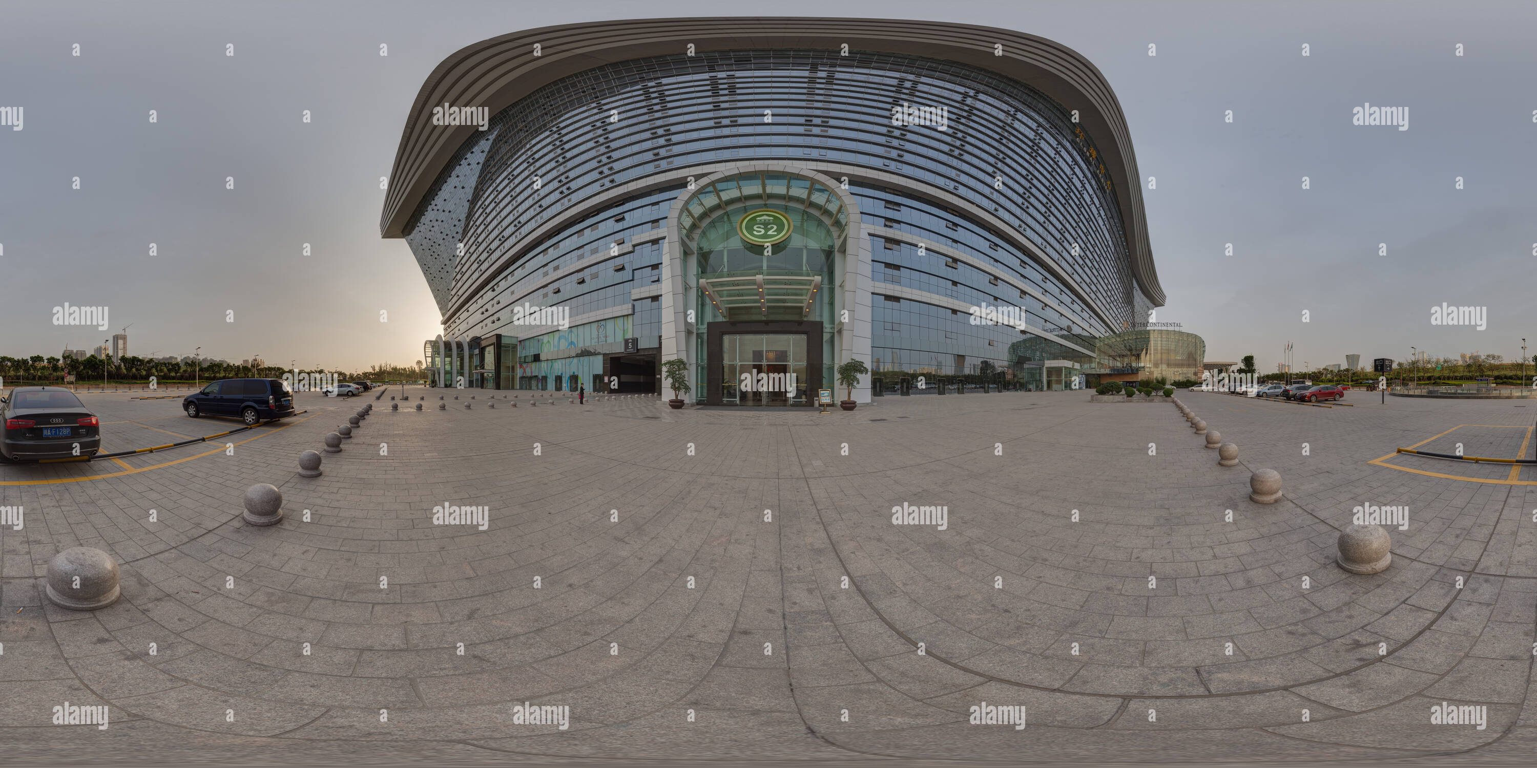 New century global centre chengdu hi-res stock photography and images ...