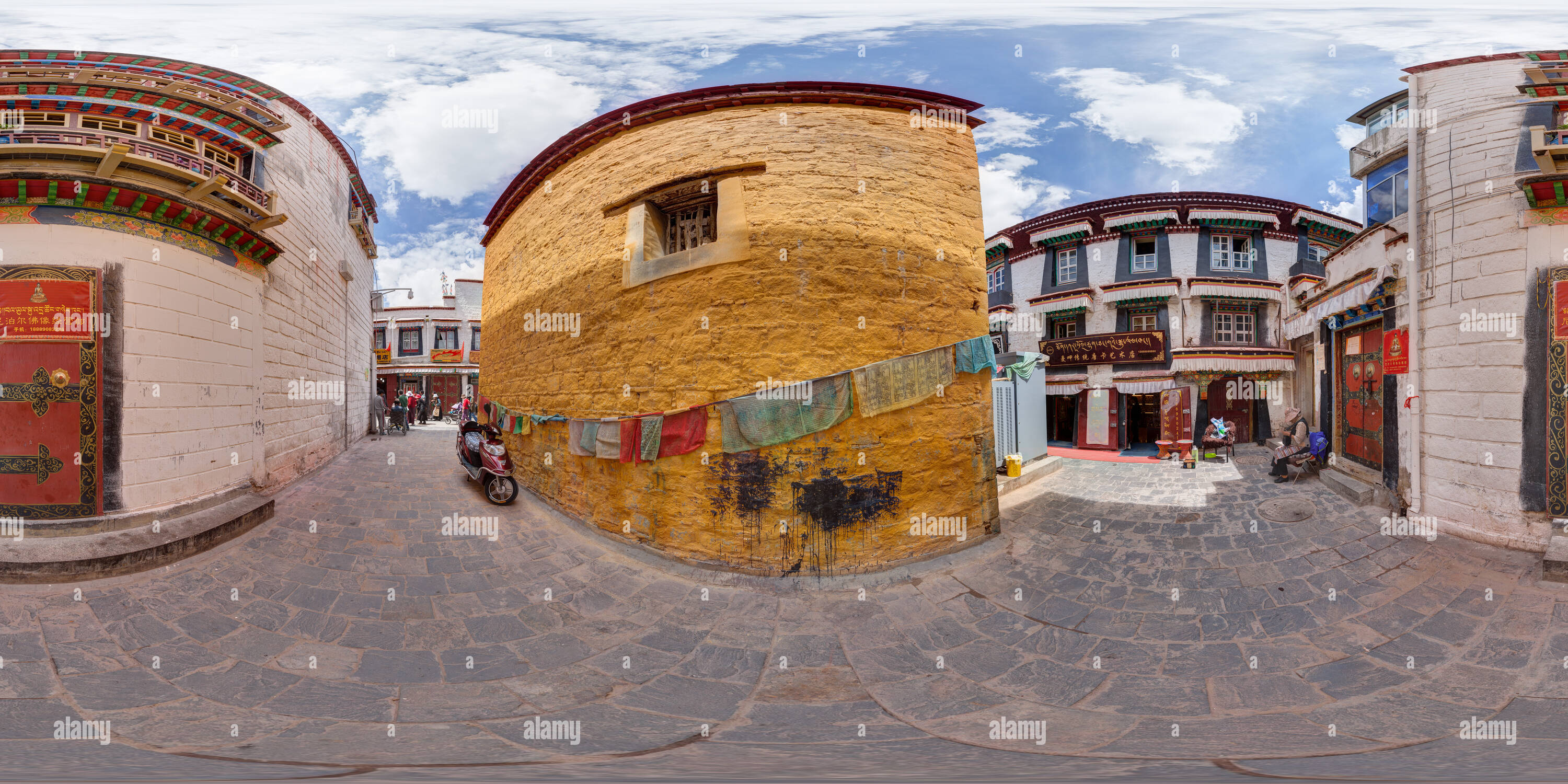 360° view of Lhasa - Jokhang Temple and the surrounding streets -21 ...