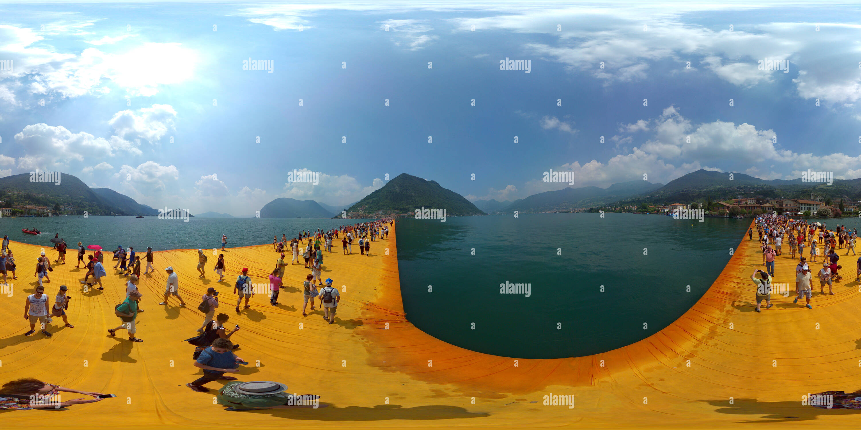 360° view of Floating Piers from Christo - Alamy