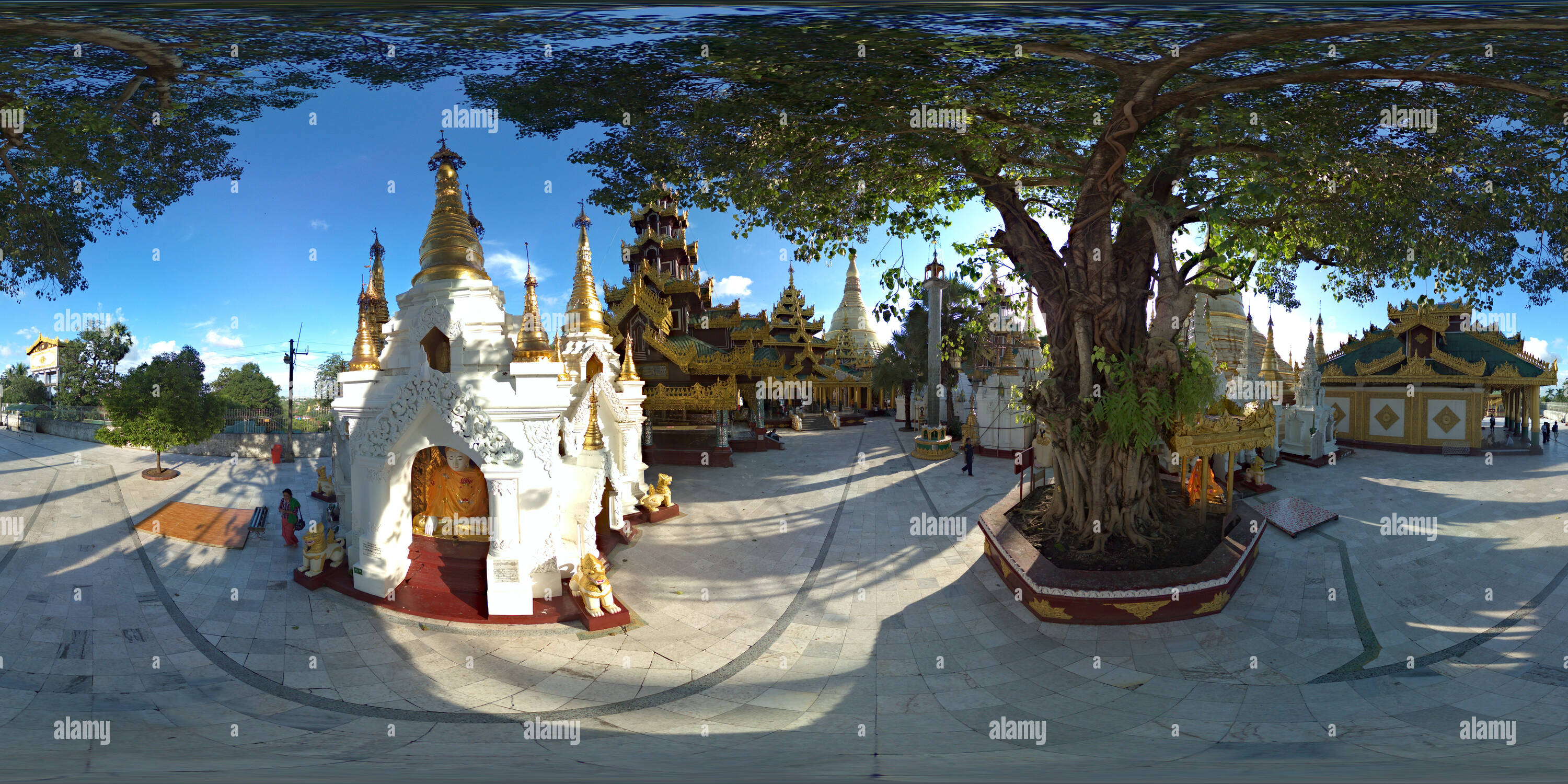 360° view of Shwedagon Pagoda, Yangon (2 - Alamy