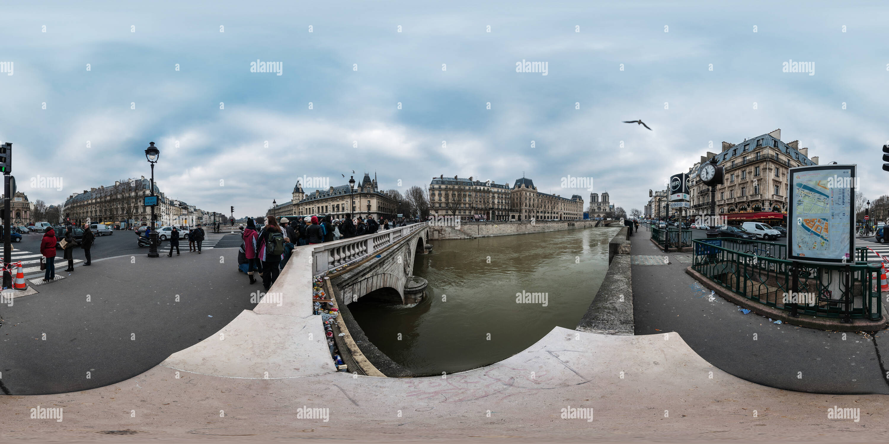 360° view of Paris - Saint Michel - Alamy