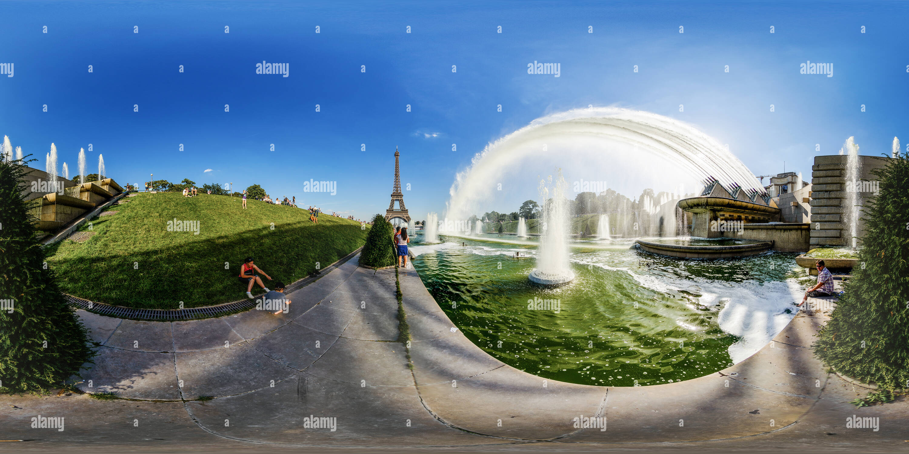 360° view of Paris - Warsaw Fountain at Trocadero - Alamy