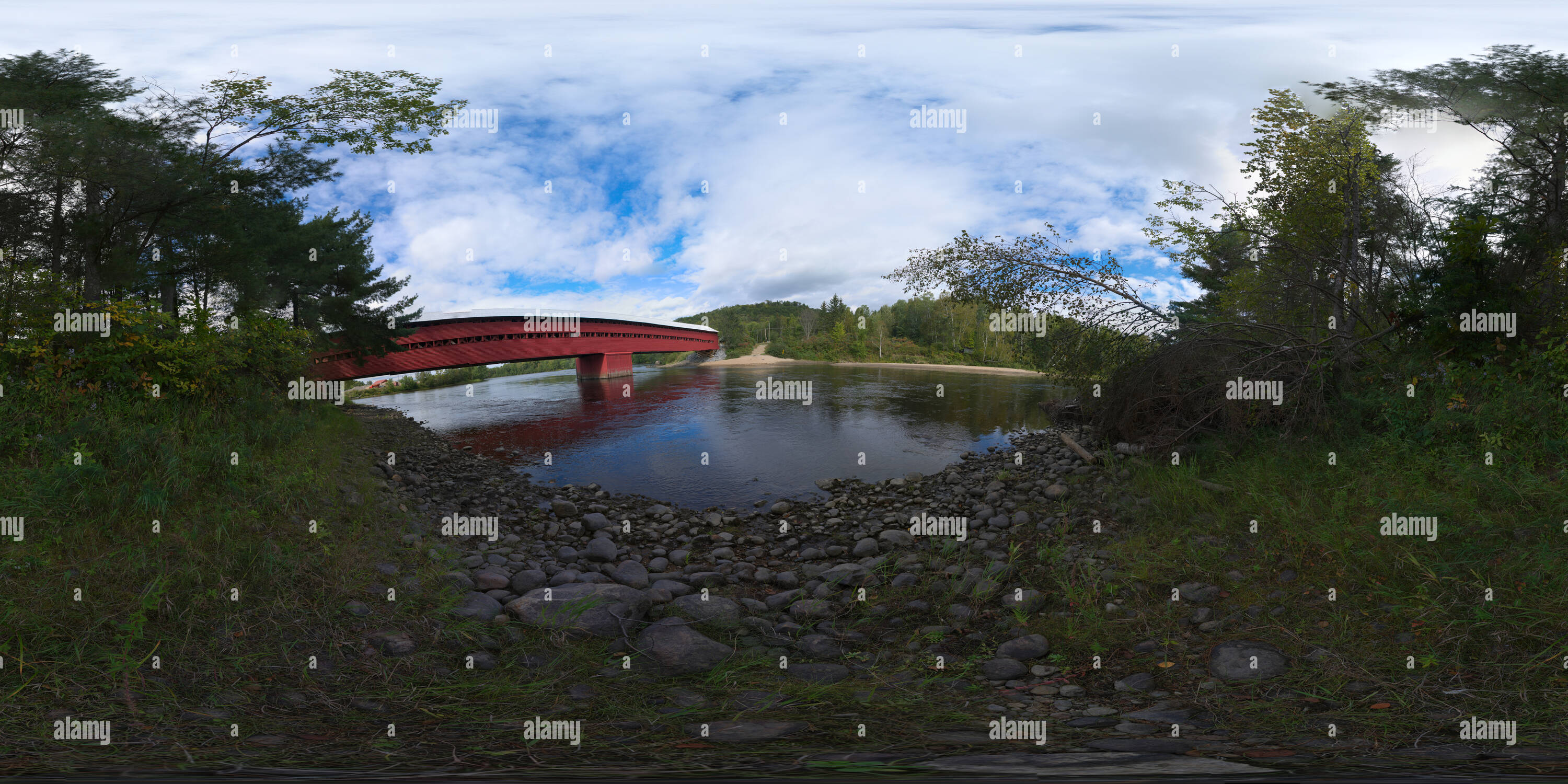 Pont couvert rouge hi-res stock photography and images - Alamy