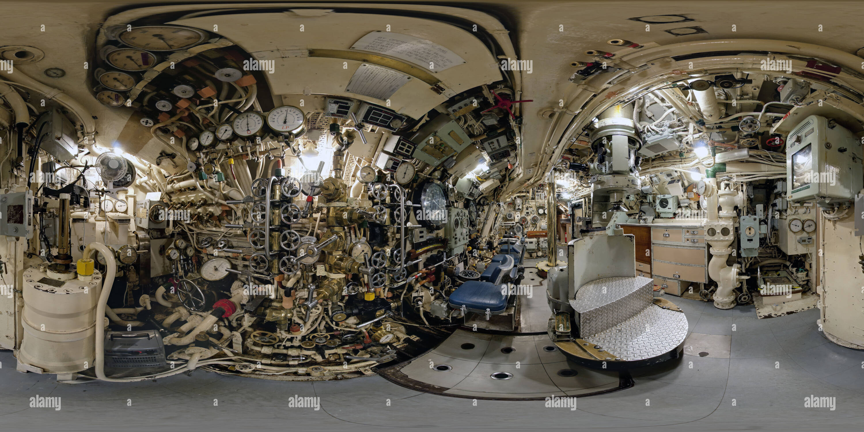 Control room royal navy hi-res stock photography and images - Alamy