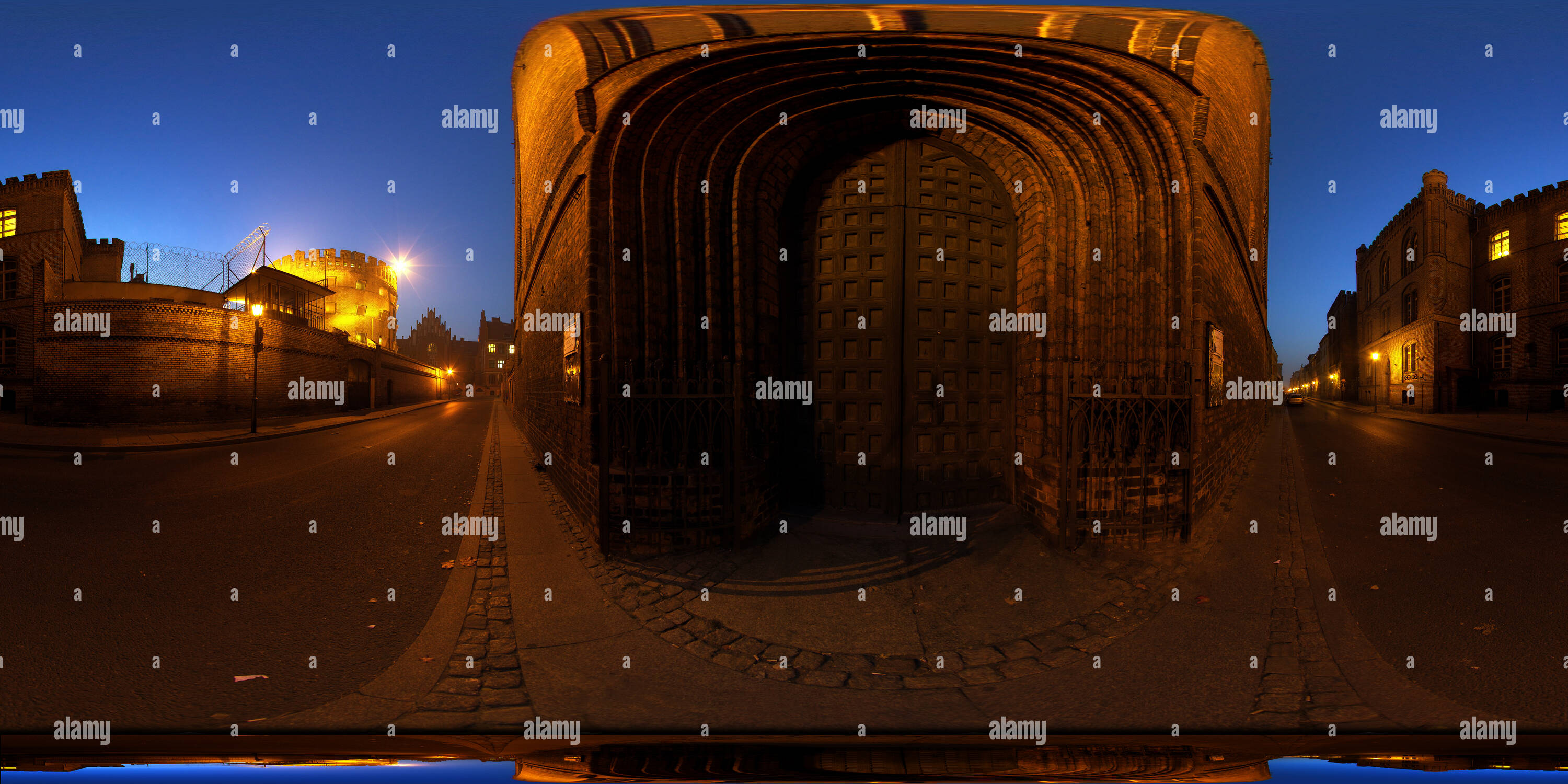 360° view of Torun - Holy Mary Church, Coll. Maius, the Court and the ...