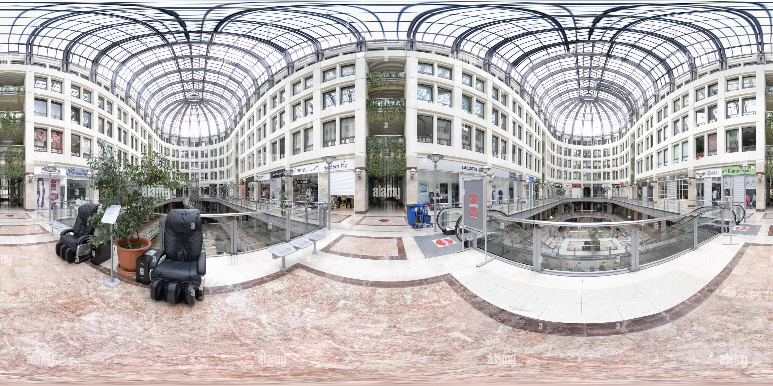 Karum shopping mall hi-res stock photography and images - Alamy