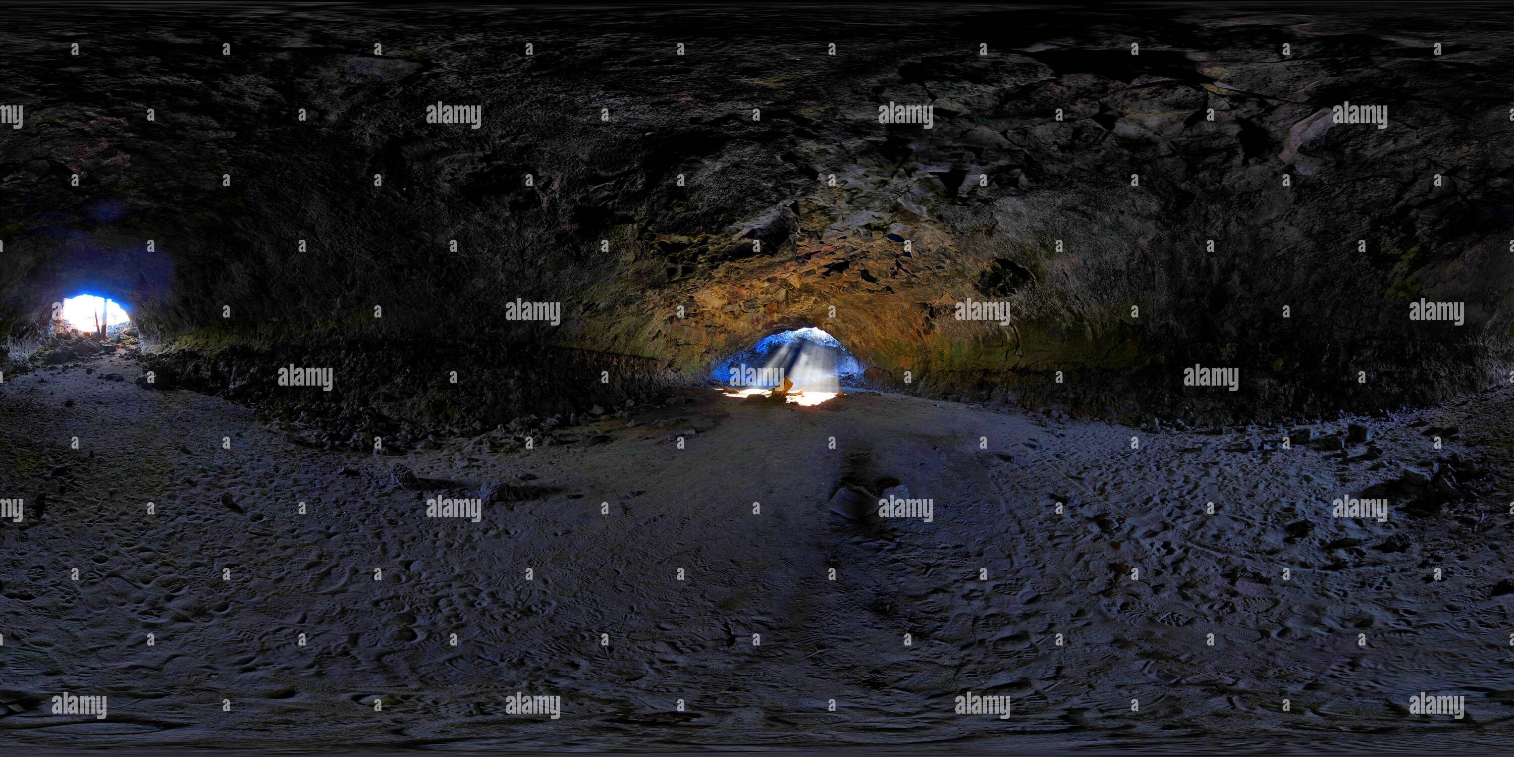 Derrick cave hi-res stock photography and images - Alamy