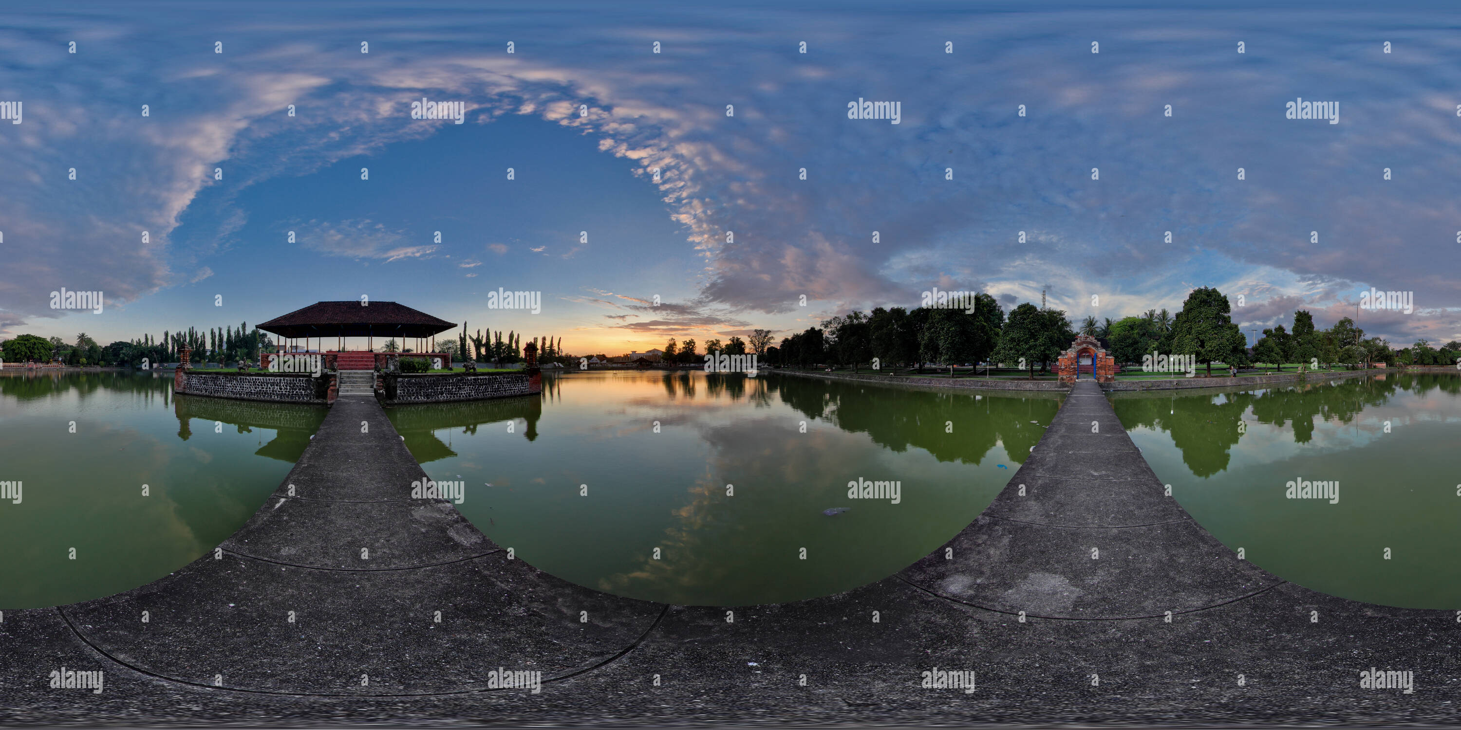 Mayura hi-res stock photography and images - Alamy